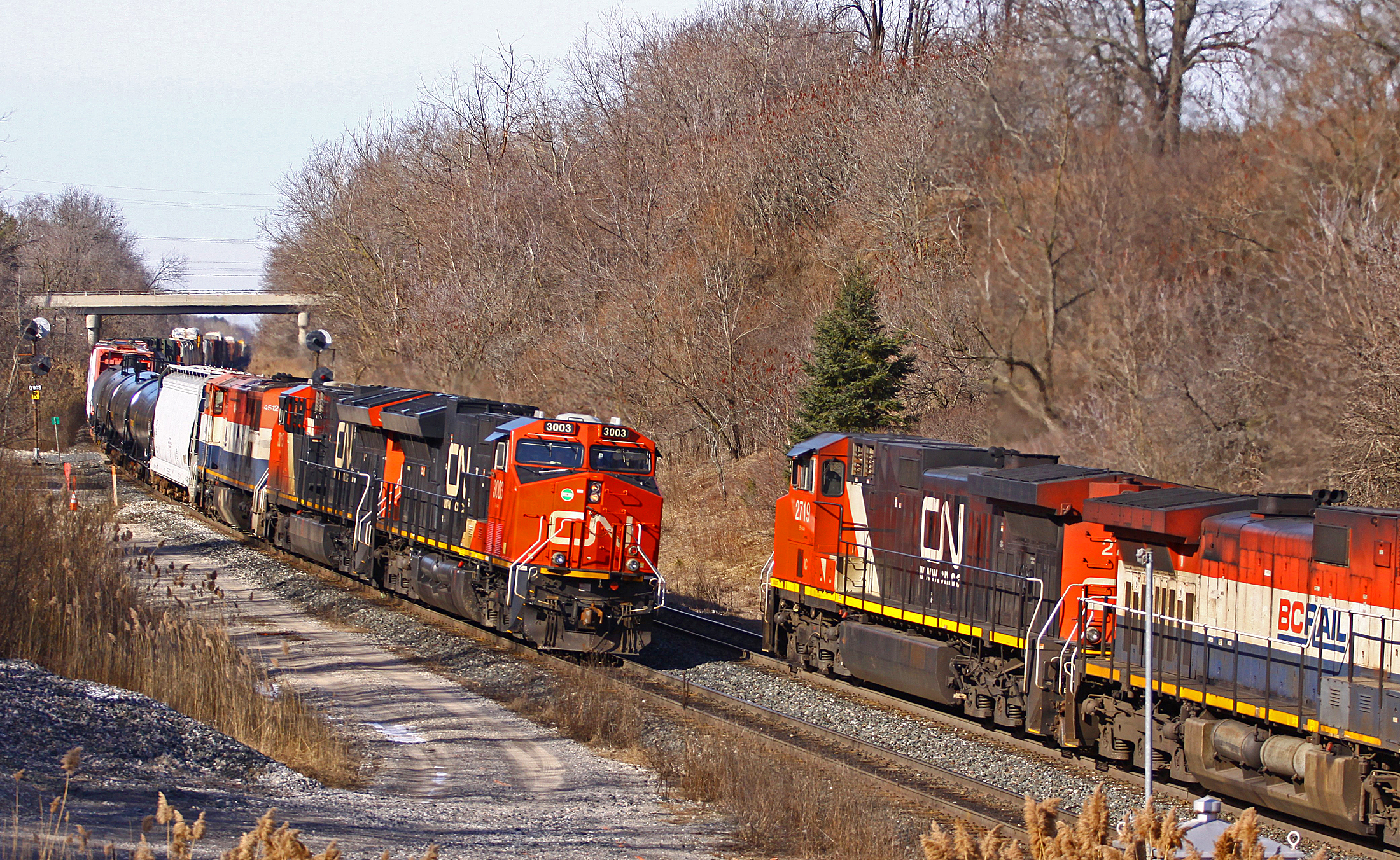 Railpictures.ca - Mark MacCauley Photo: Passing Counterparts. I find it really cool that I was ...