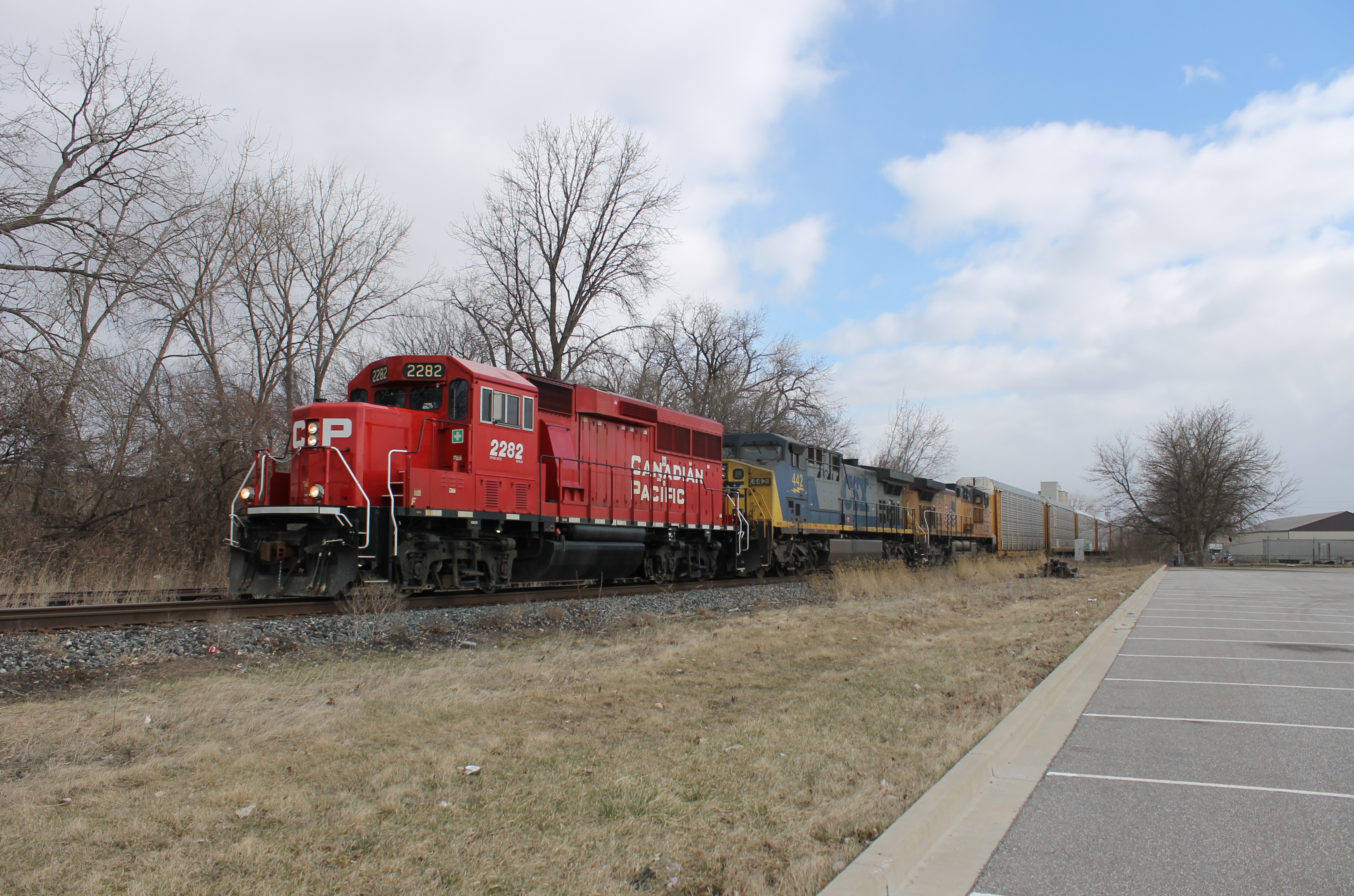 Railpictures.ca - Luke Bellefleur Photo: CP 2282 leads CSX 442 and UP 5554 west through Chatham ...
