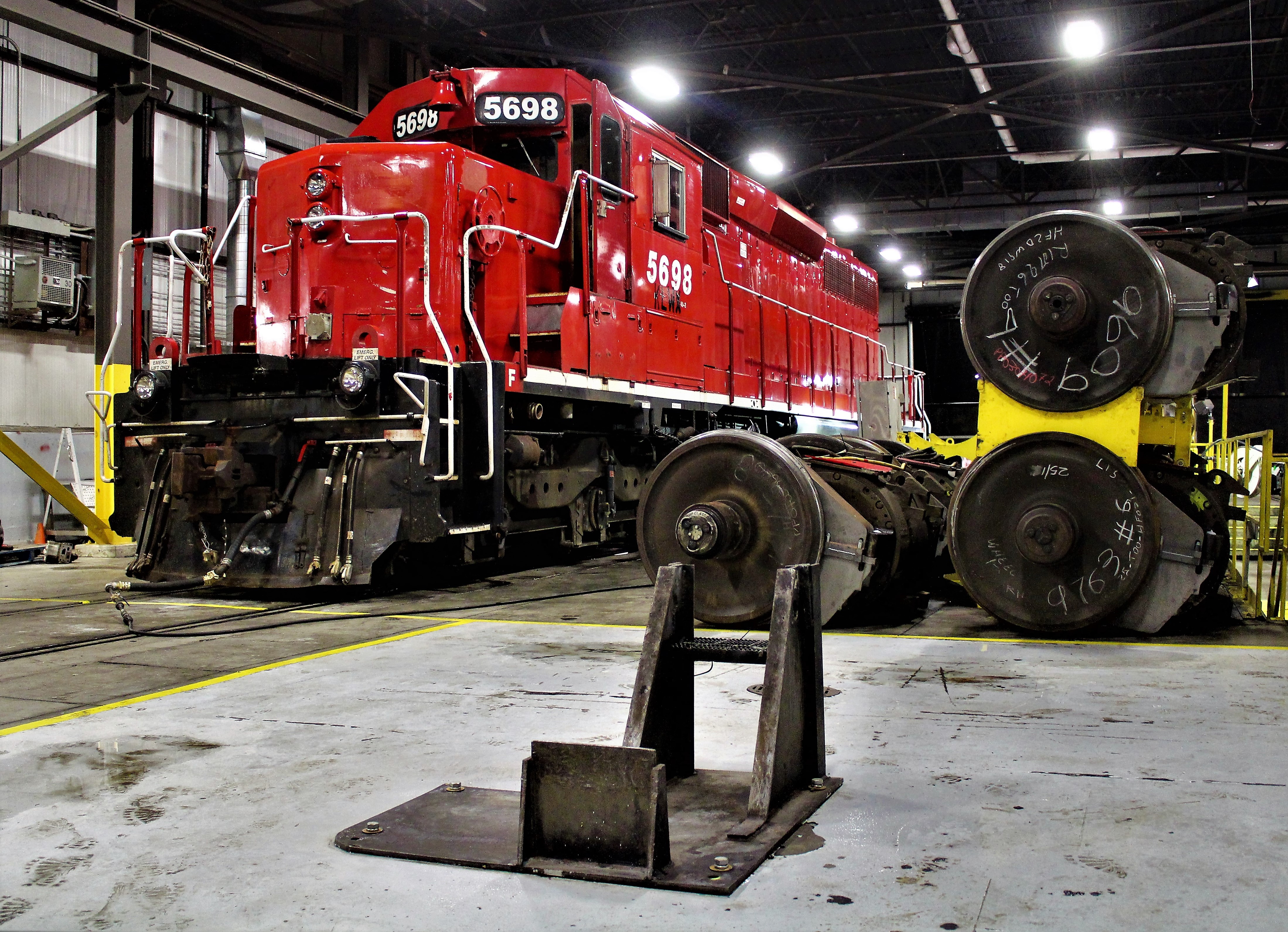 Railpictures.ca - Paul Santos Photo: Here we have the final SD40-2 going to the KLWX, ex CP 5698 ...