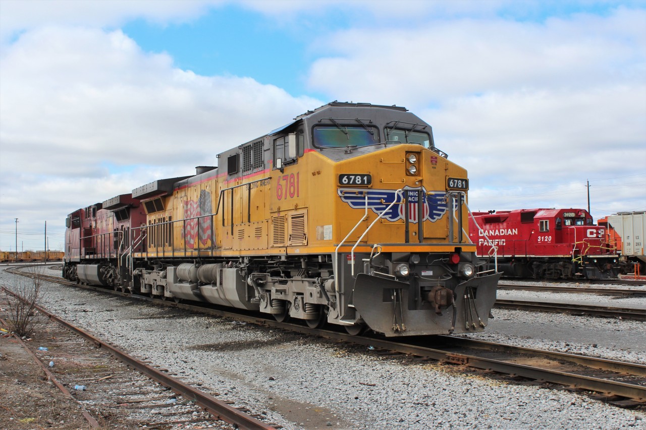 Railpictures.ca - Paul Santos Photo: A clean & crisp looking UP GE AC44CW ready to depart ...