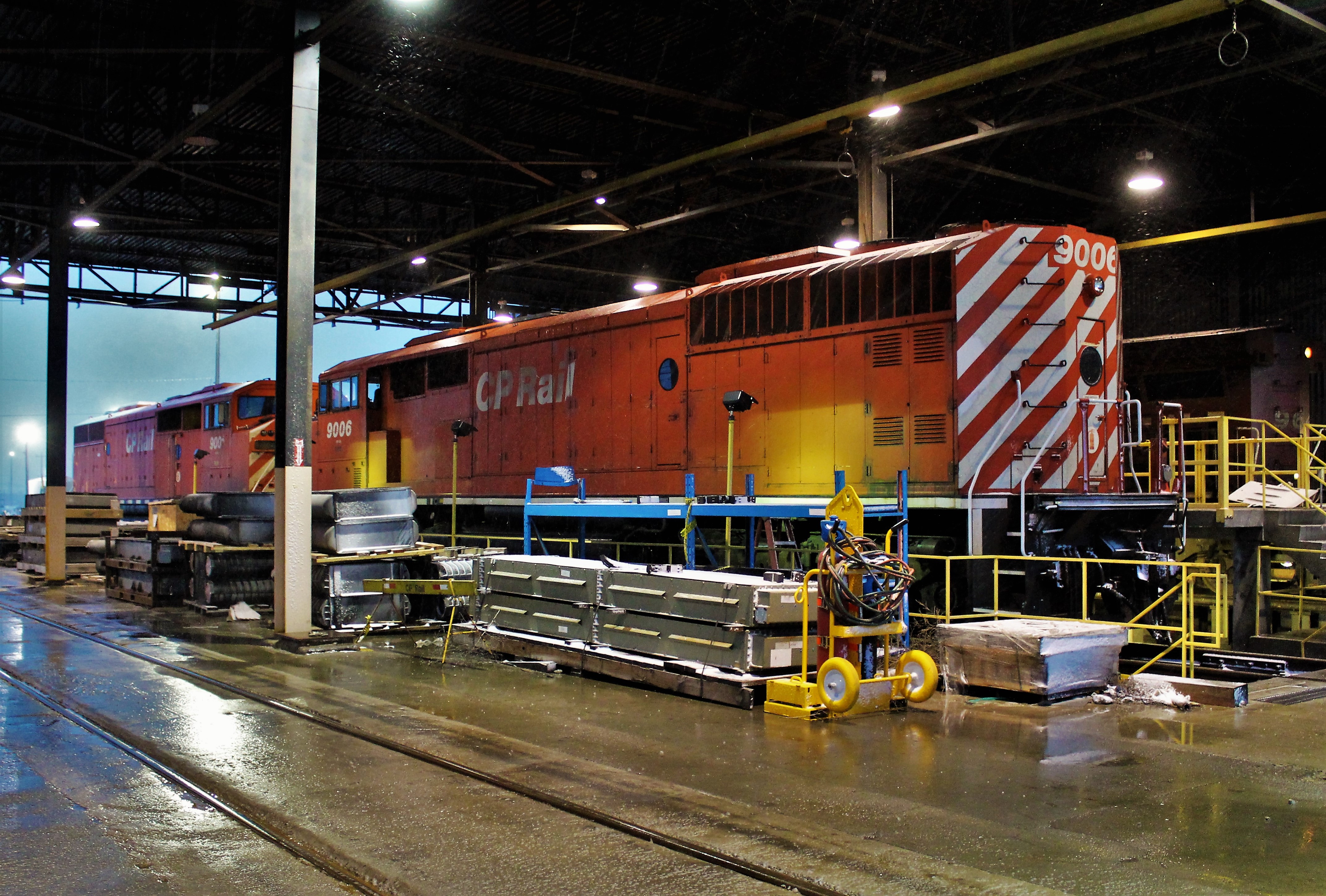 Railpictures.ca - Paul Santos Photo: Here is the view from the other end of the pair of Red ...