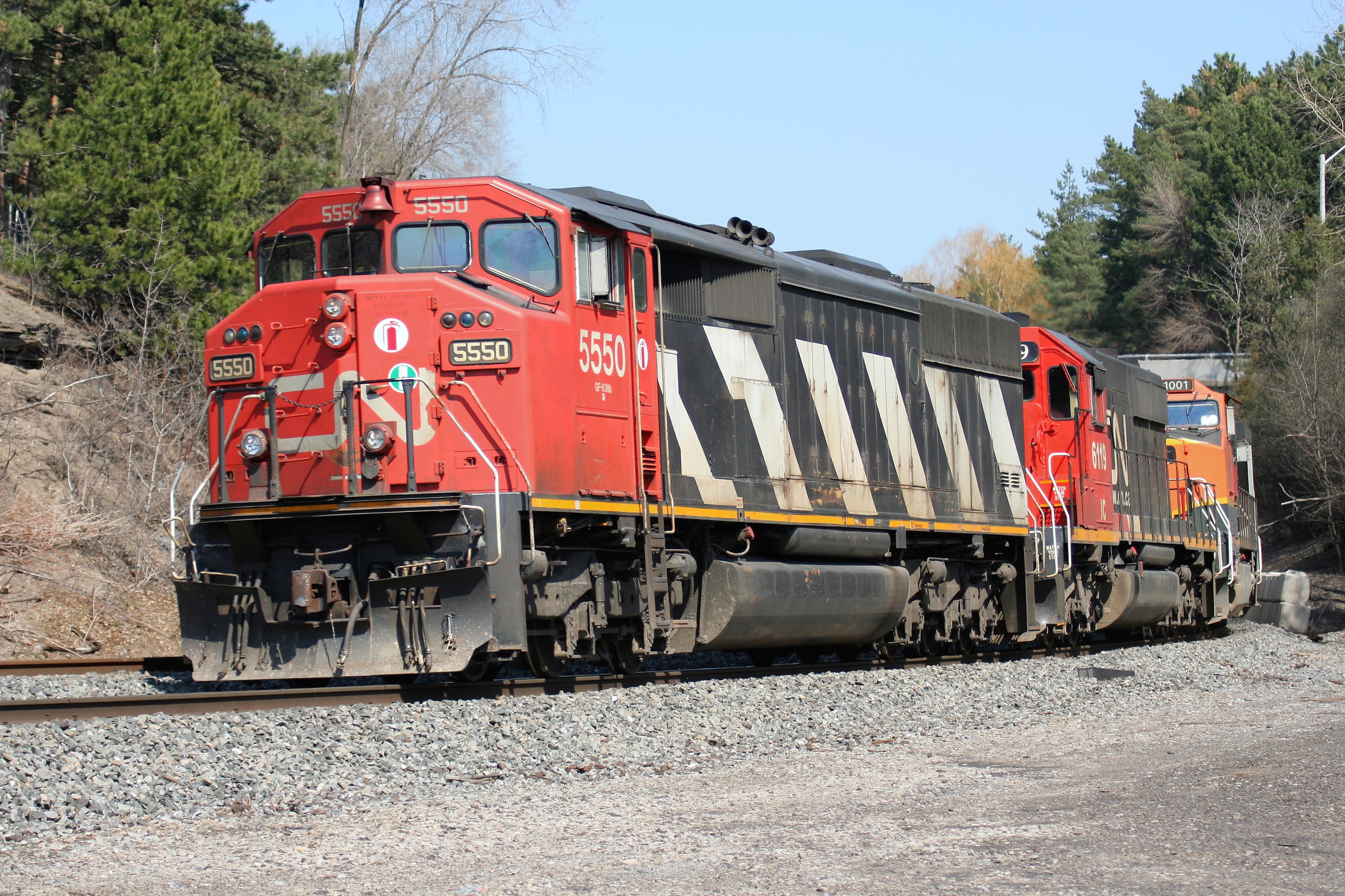 Railpictures.ca - Jason Noe Photo: CN SD60F 5550, IC SD40-2 6103 and BNSF C44-9W 1001 are seen ...
