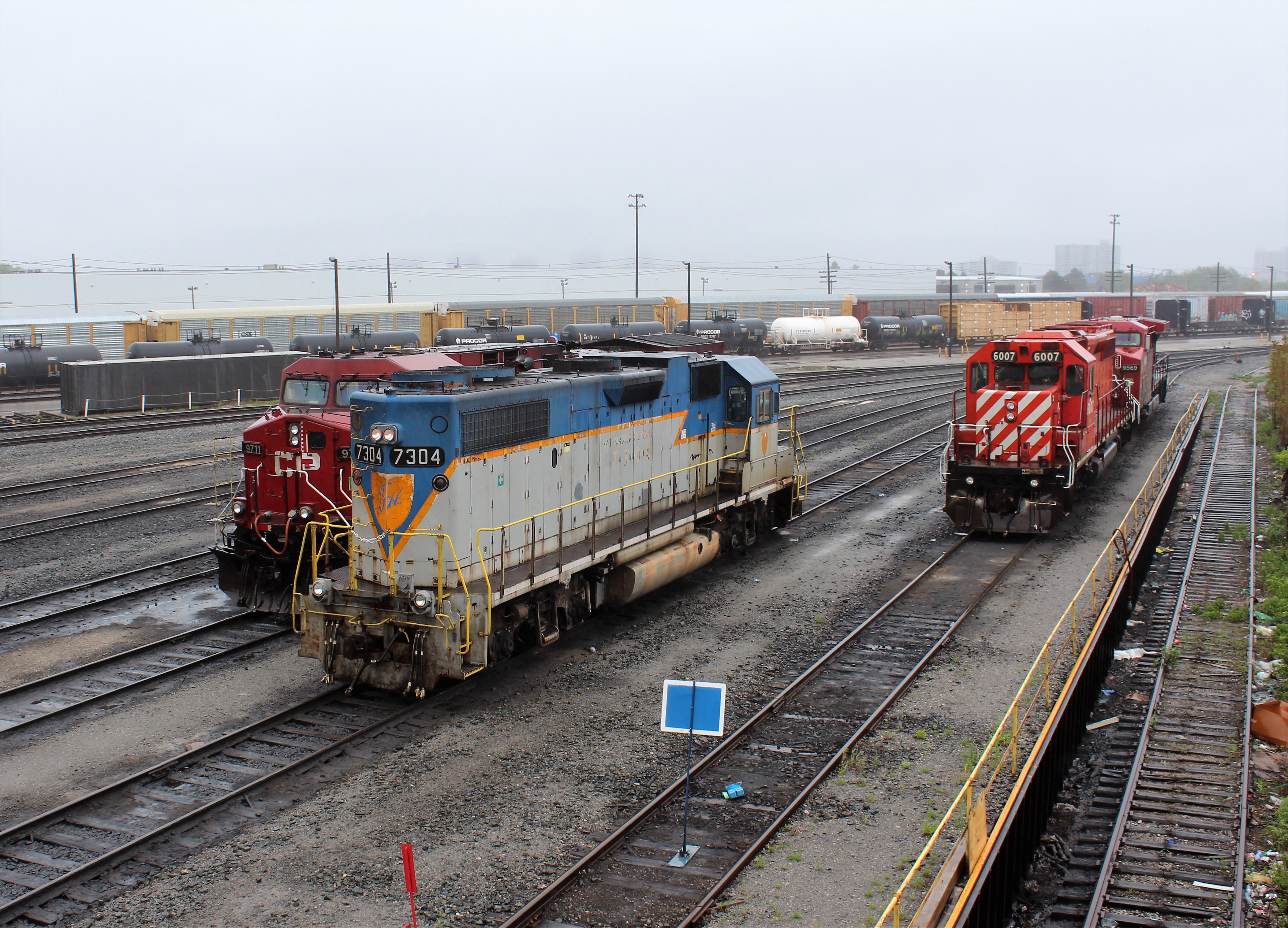 Railpictures.ca - Paul Santos Photo: D&H GP38-2 7304 getting a shower at the west end of the ...