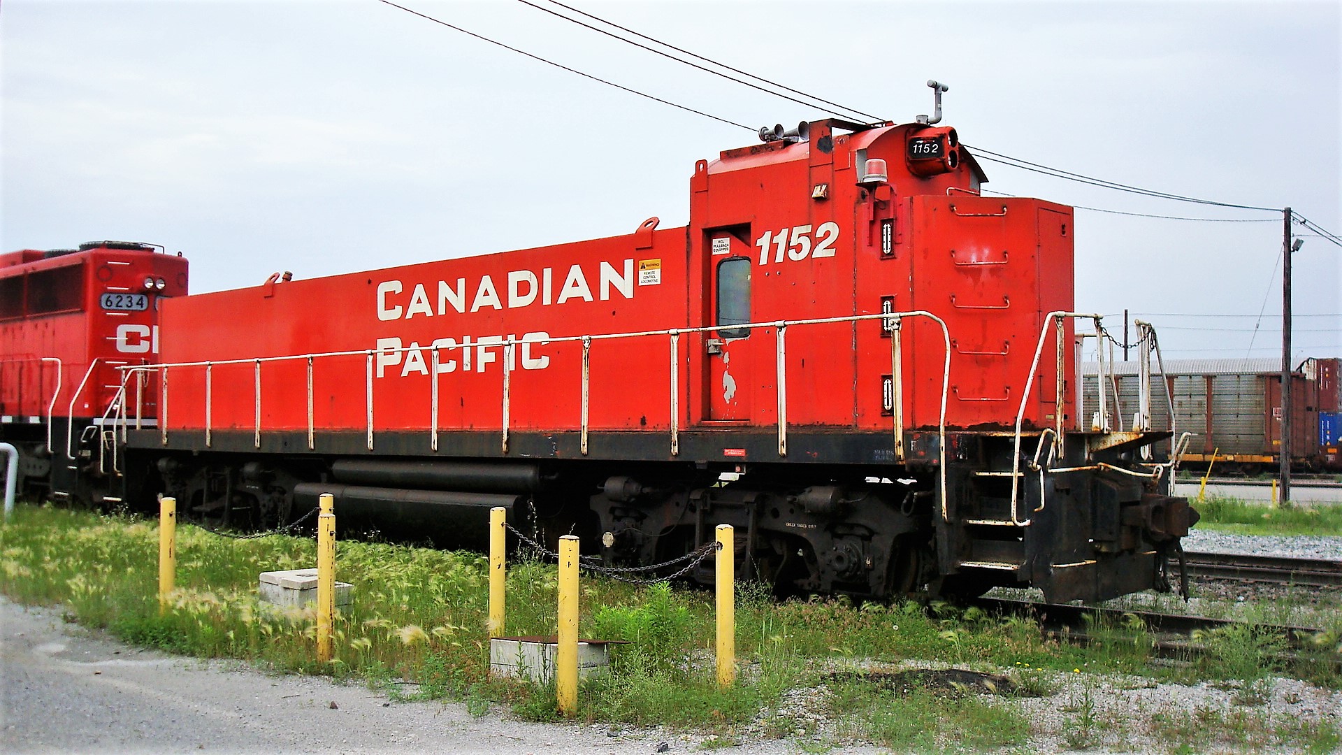 Railpictures.ca - Paul Santos Photo: Hump braking control unit CP 1152 is seen here before being ...