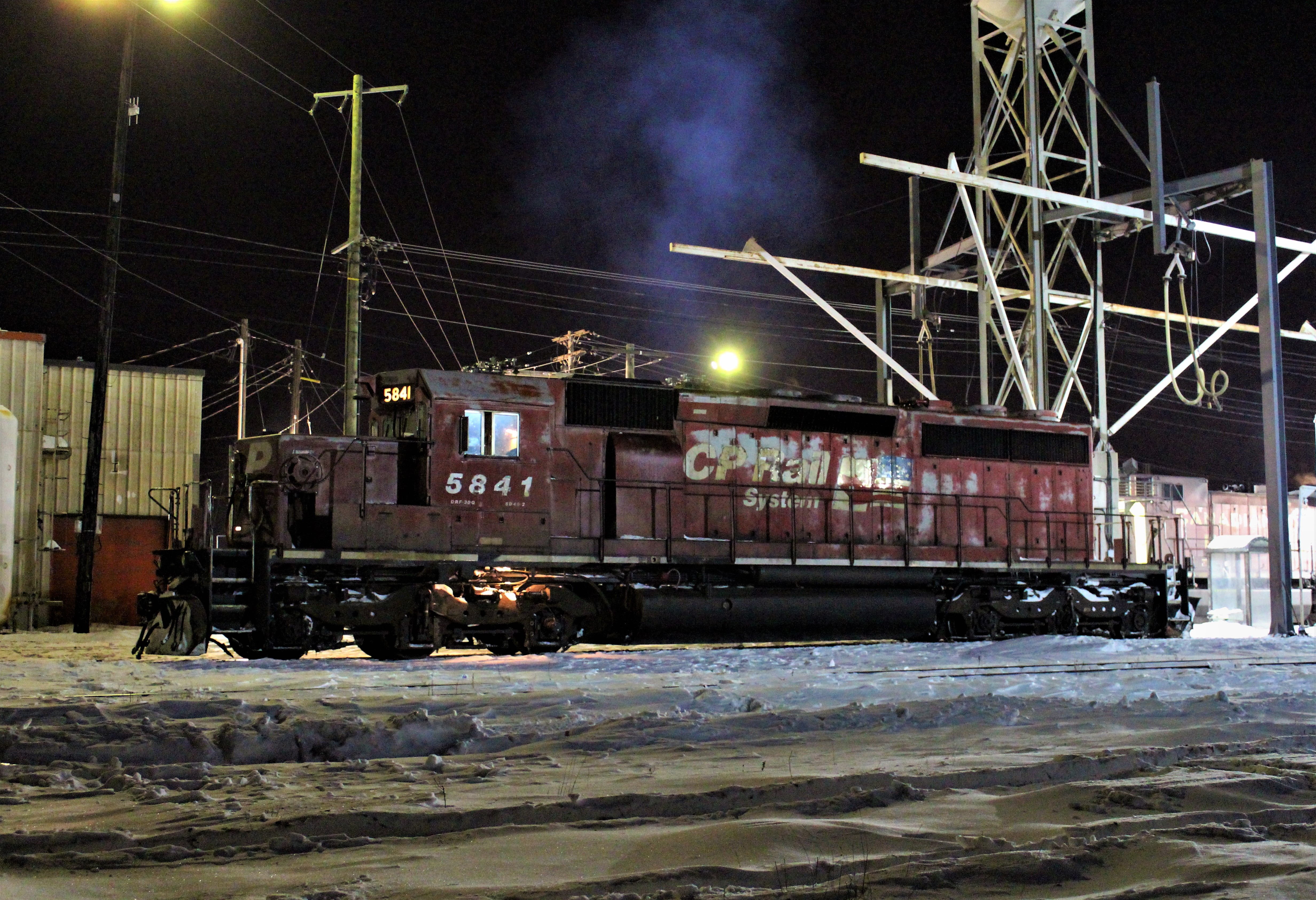 Railpictures.ca - Paul Santos Photo: Smokey SD40-2 5841 is just east of the fuel stand nearing ...