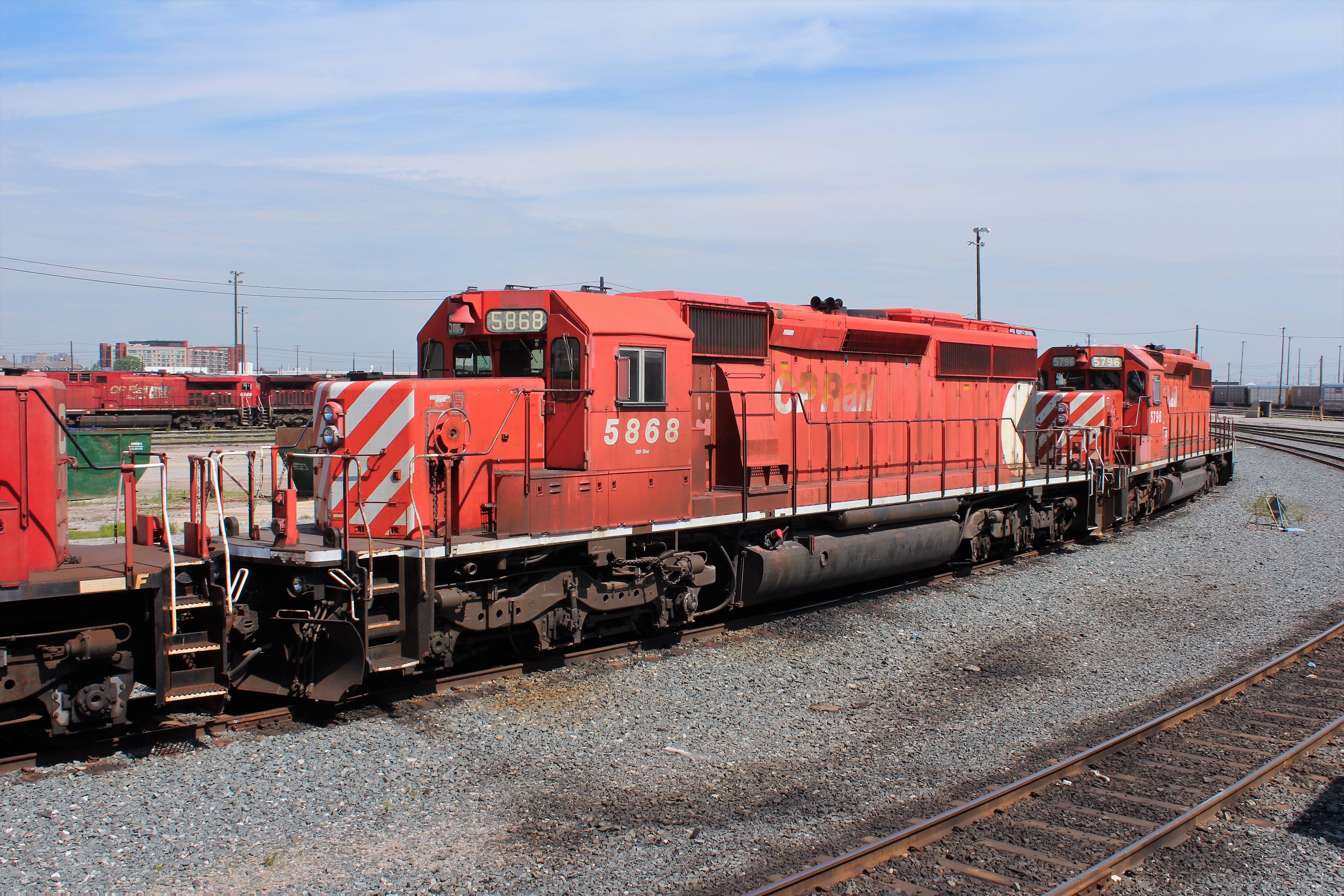 Railpictures.ca - Paul Santos Photo: Another pair of SD40-2′s shows up at Agincourt awaiting ...
