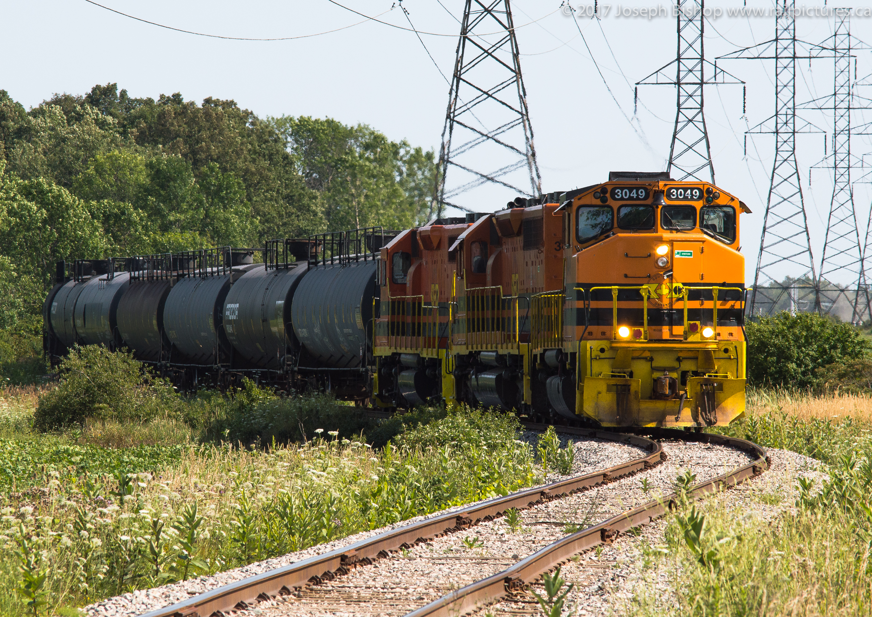 Railpictures.ca - Joseph Bishop Photo: RLHH 595 is making their way back to Garnet early on a ...