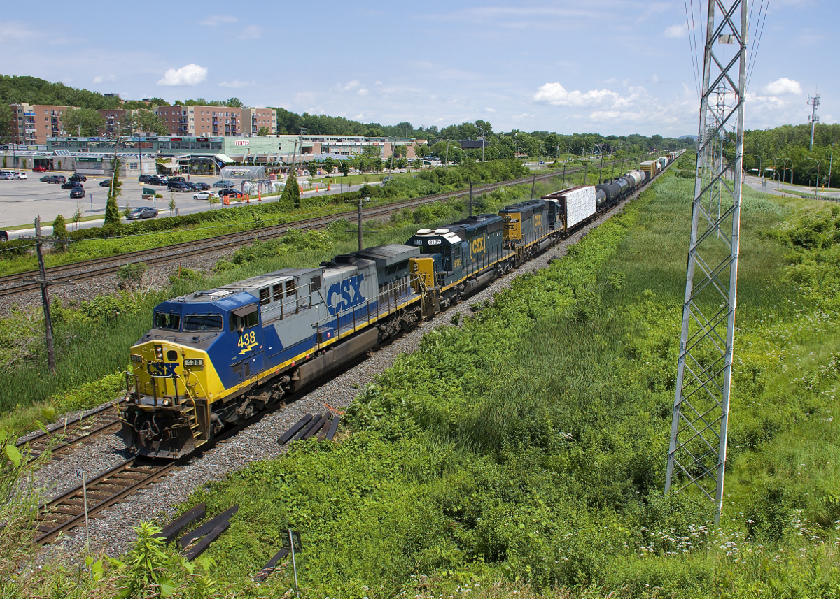 Railpictures.ca - Michael Berry Photo: CSXT 438, CSXT 8135 & CSXT 4067 lead CN 327 through ...