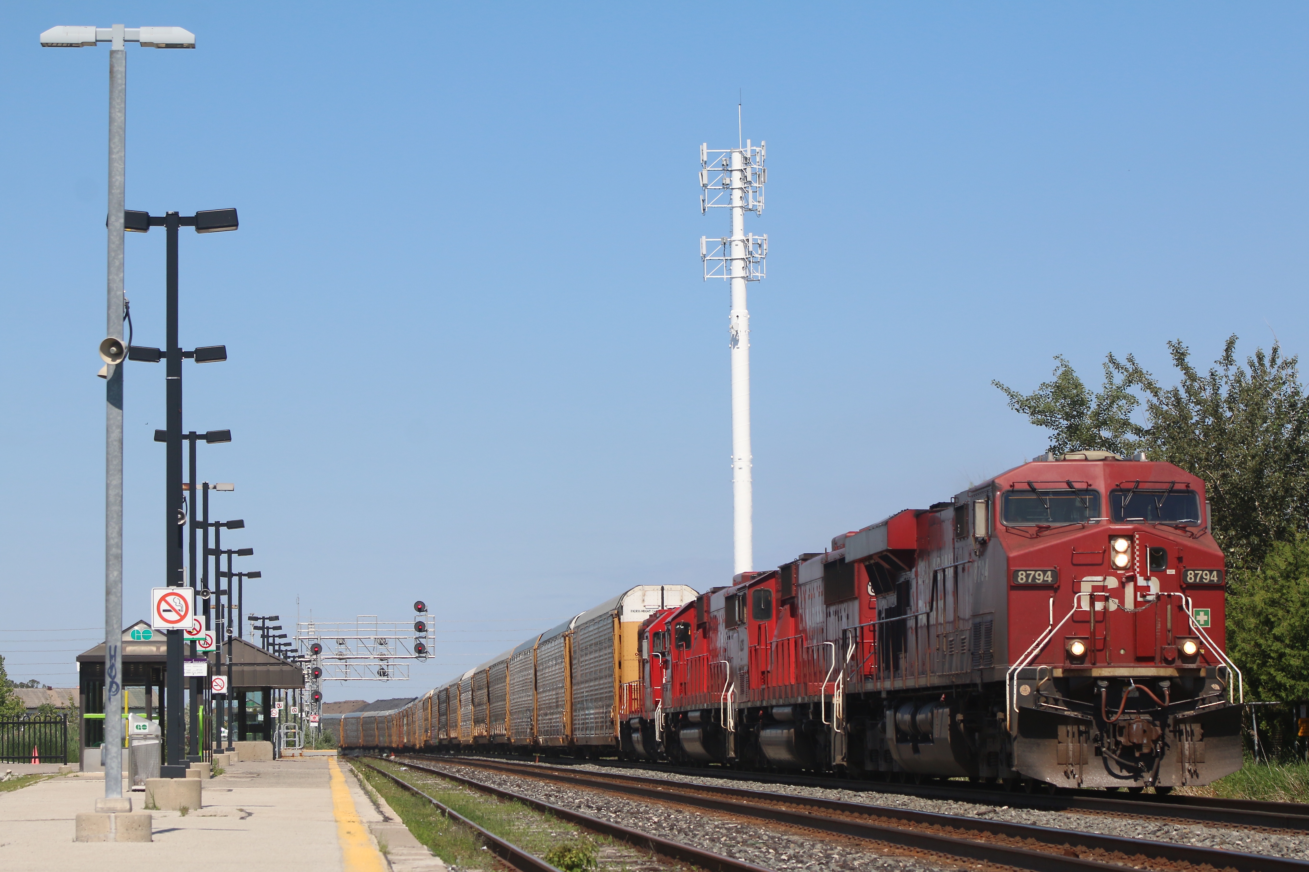 Railpictures.ca - Marcus W Stevens Photo: All is quiet for now at Milton’s GO station as CP rack ...