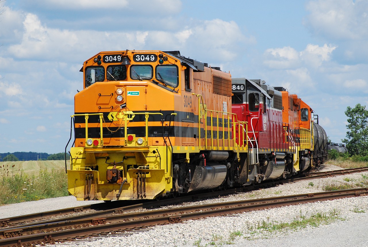Railpictures.ca - Rob Smith Photo: With RLHH 3403 out of service for repairs, RLHH 595 is ...