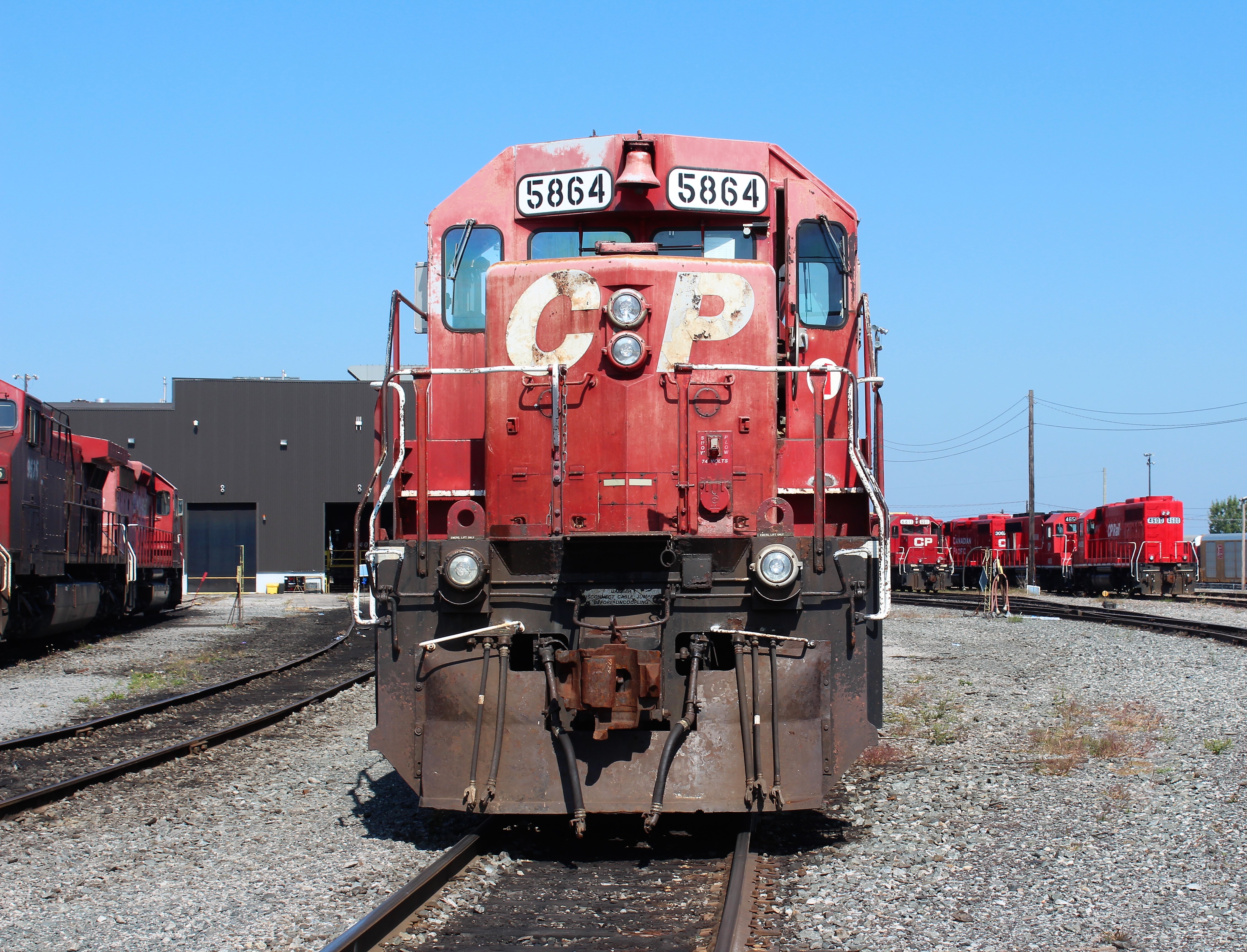 Railpictures.ca - Paul Santos Photo: 5864 is getting more faded by the day as it awaits it’s ...