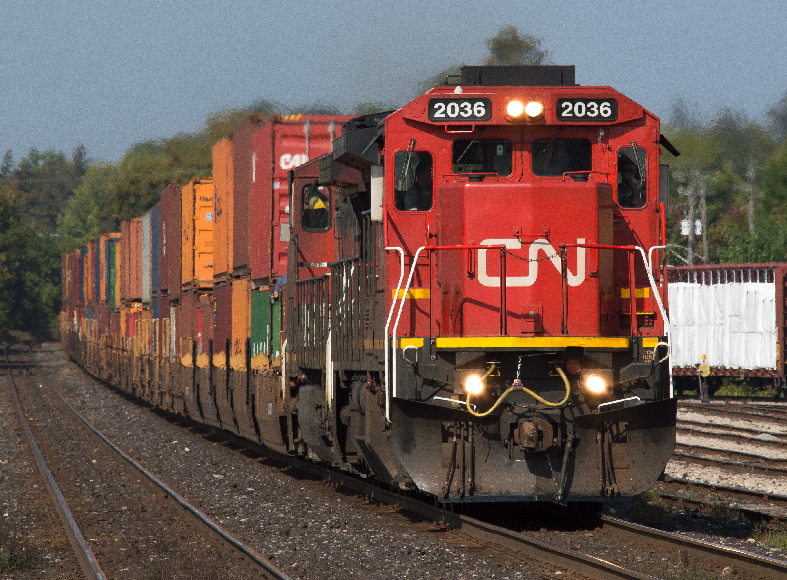 Railpictures.ca - Joseph Bishop Photo: CN Q148 rolls slowly into Brantford with a C40-8 leading ...