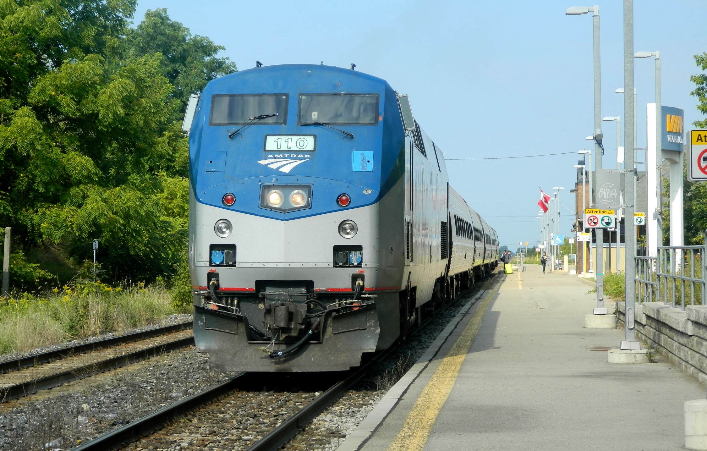 Railpictures.ca - Matthew Tozier Photo: Amtrak GE P42DC 110 leads VIA 97/AMTK 64 Maple Leaf at ...
