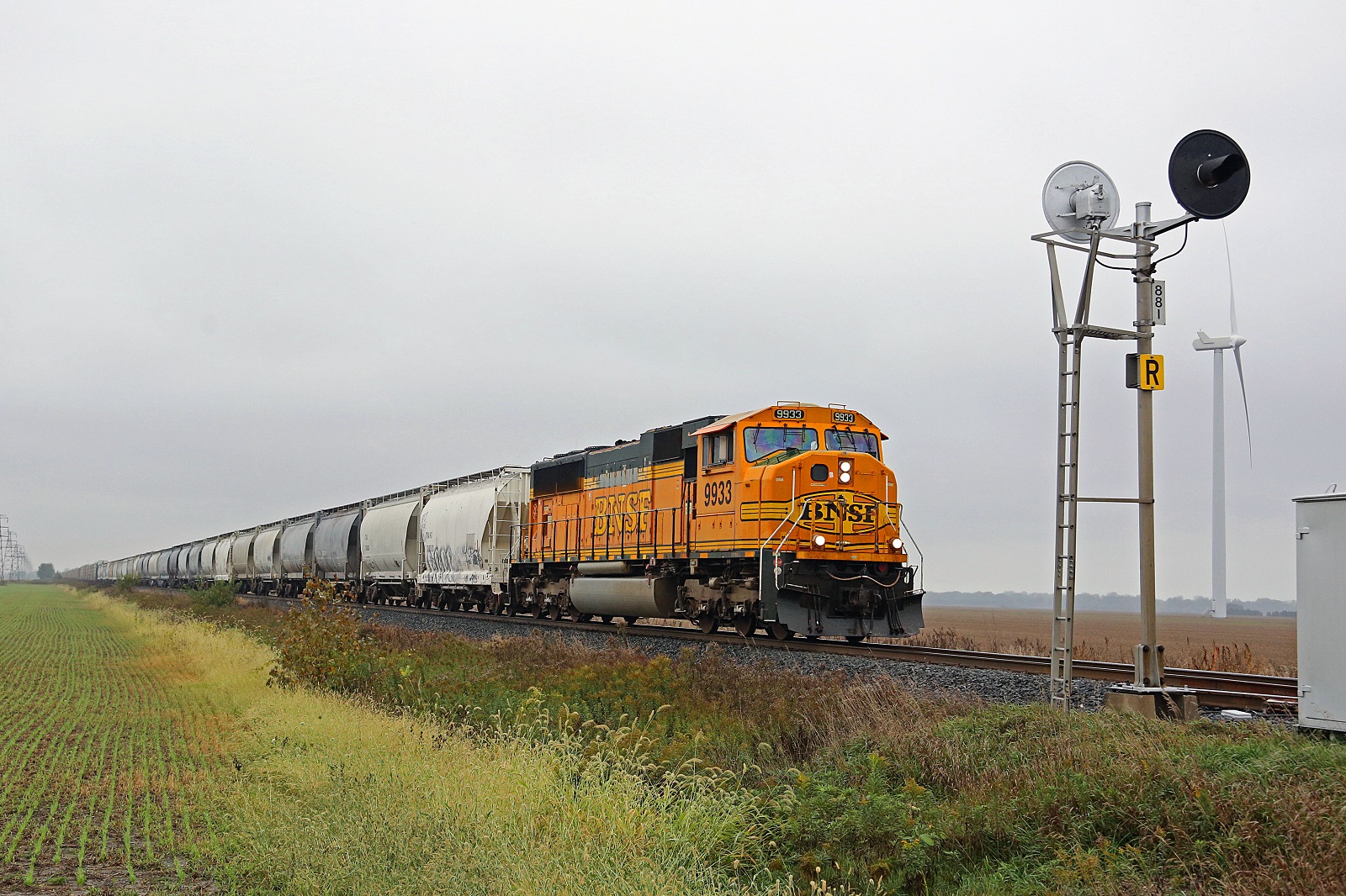 Railpictures.ca - Earl Minnis Photo: BNSF 9933, with CP train 244, approaches the Rochester Town ...