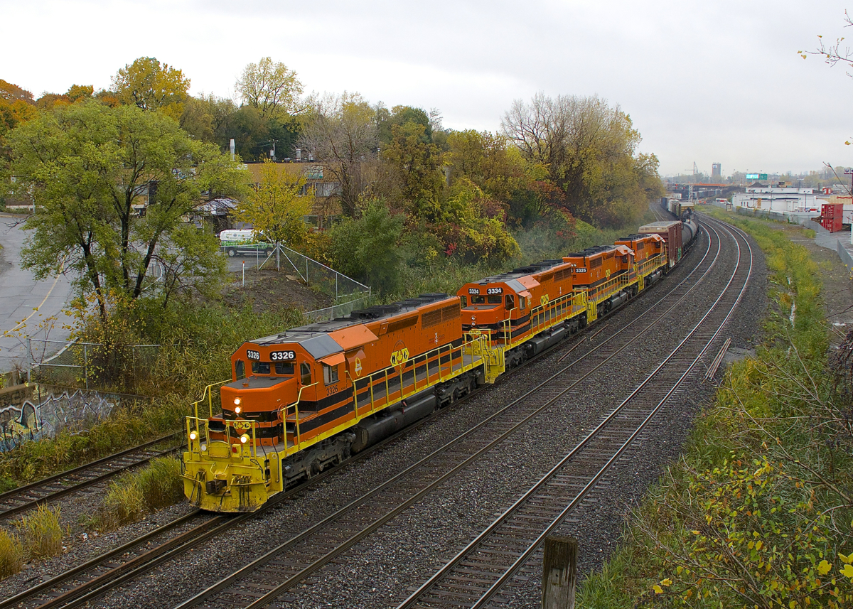 Railpictures.ca - Michael Berry Photo: Four SD40-3′s (QGRY 3326, QGRY 3334, QGRY 3325 & QGRY ...