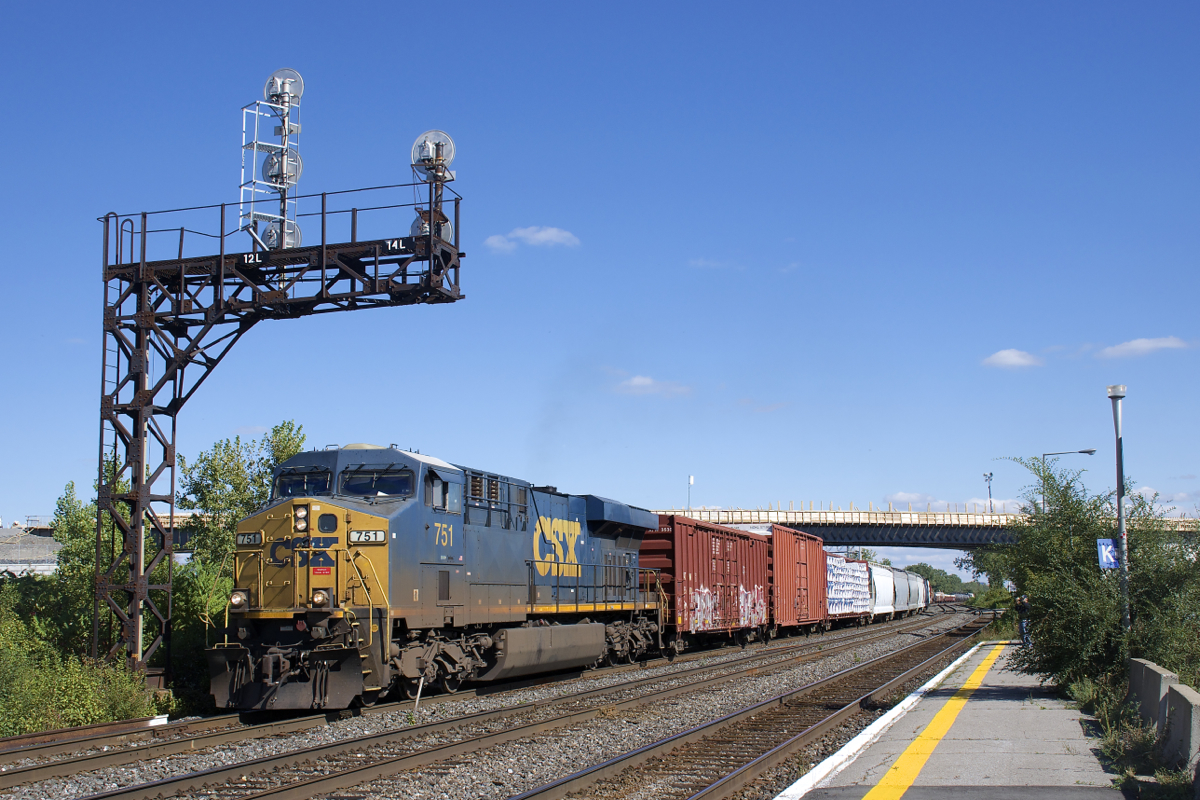 Railpictures.ca - Michael Berry Photo: CSXT 751 is the sole power on a 53-car CN 327 as it ...