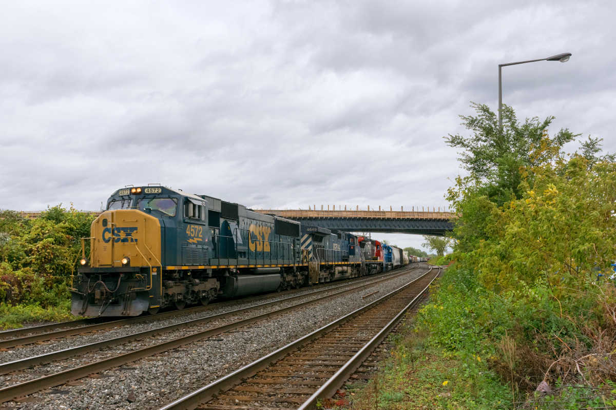 Railpictures.ca - Michael Berry Photo: CN 327 is approaching Dorval Station on a grey afternoon ...