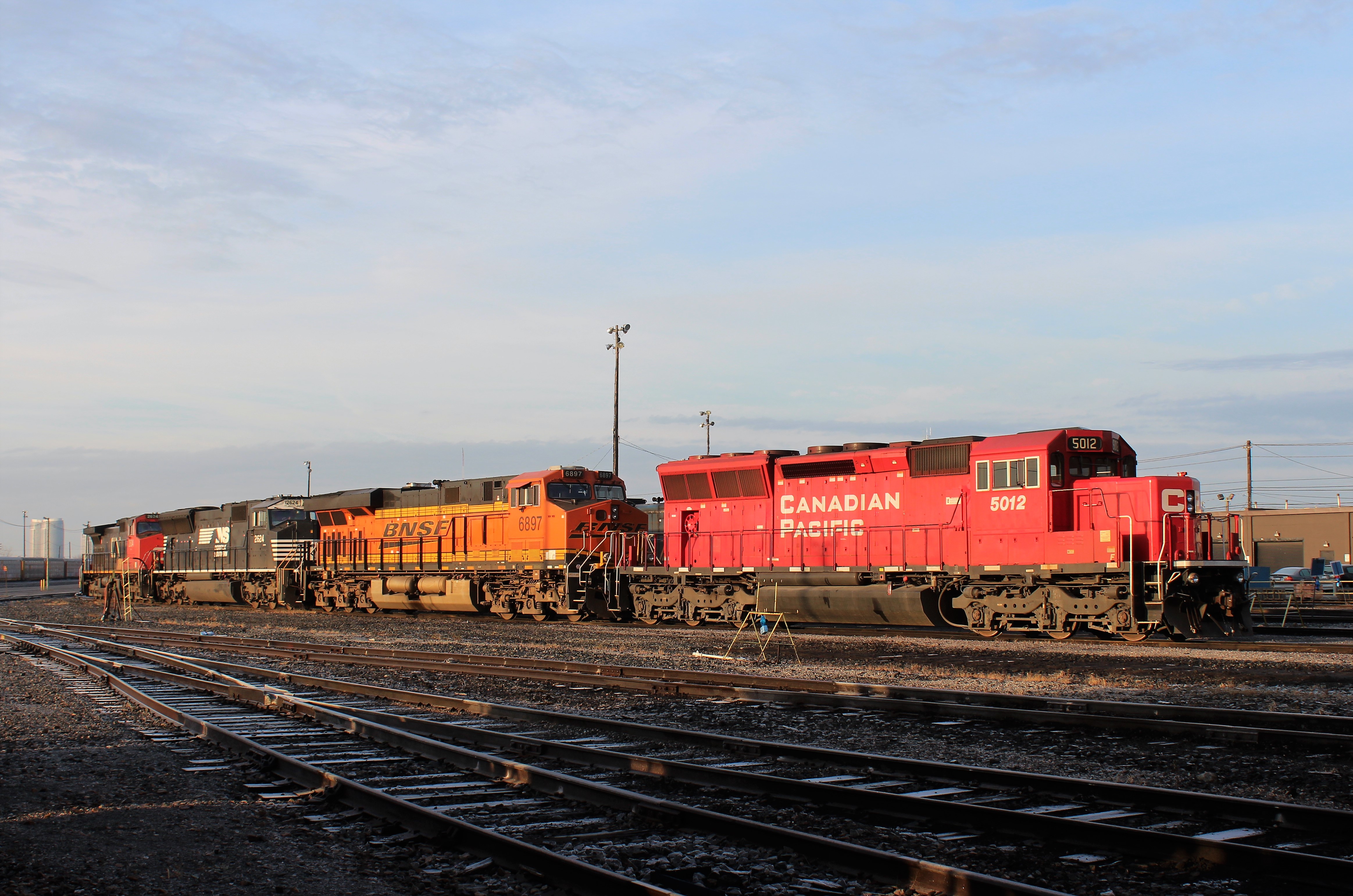 Railpictures.ca - Paul Santos Photo: A colourful lashup arrived overnight with CP SD30eco 5012 ...