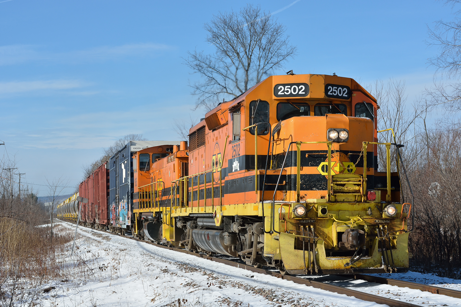 Railpictures.ca - Ken Goslett Photo: Approaching Marelan, Quebec Gatineau GP35 #2502 leads ...