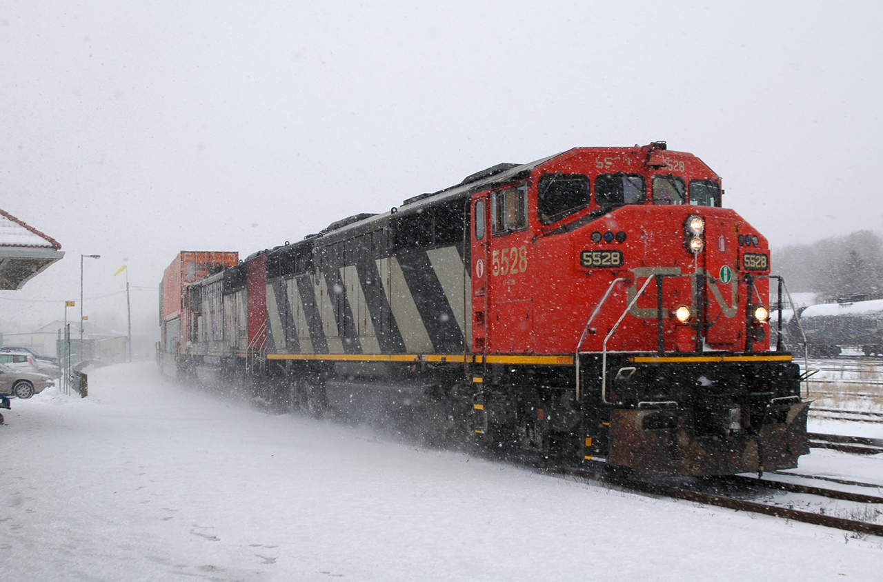 Railpictures.ca - James Gardiner Photo: CN SD60F’s 5528, and 5561, in charge of a 145 car CN ...