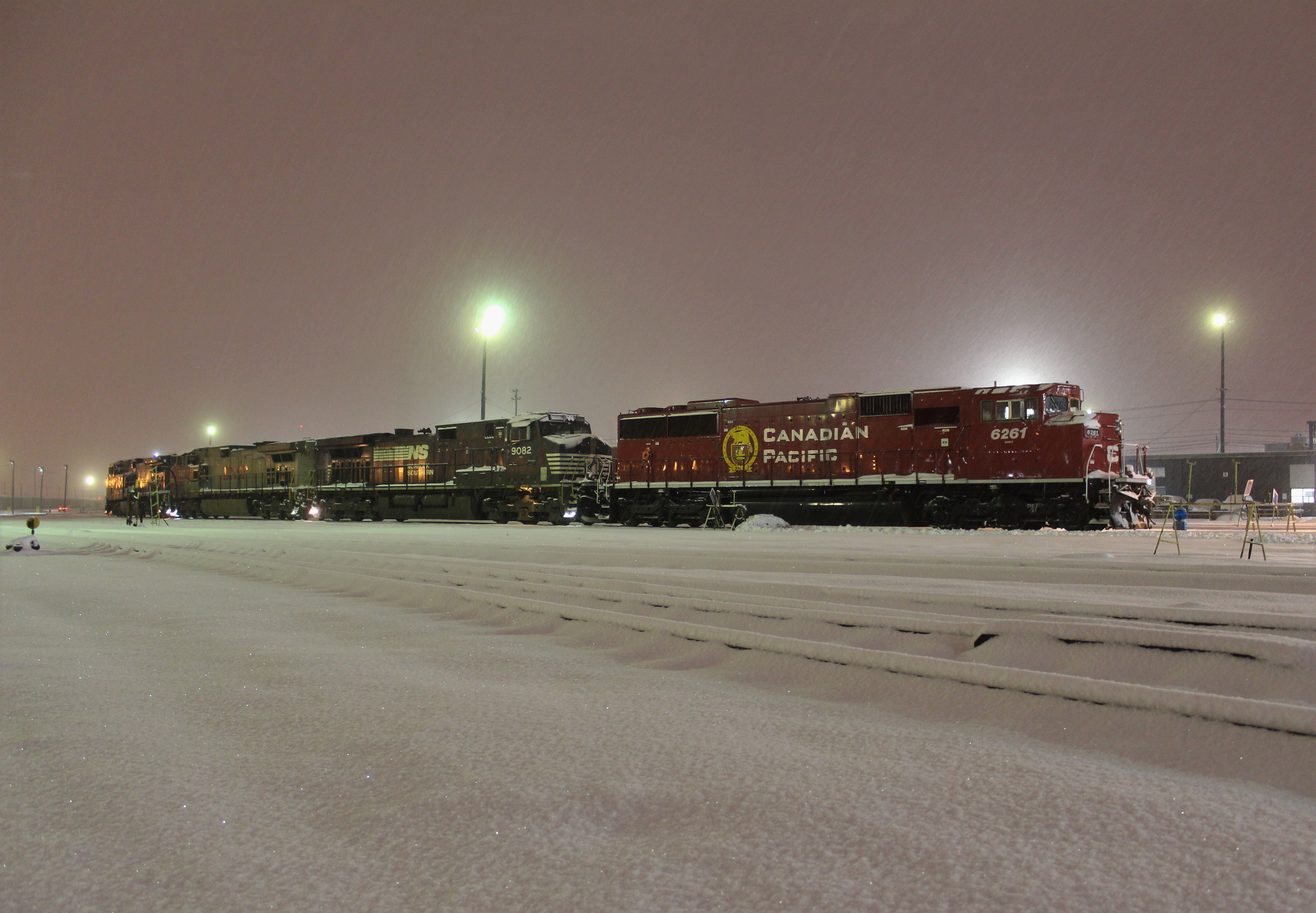 Railpictures.ca - Paul Santos Photo: At least there was a nice quartet of power to shoot on this ...