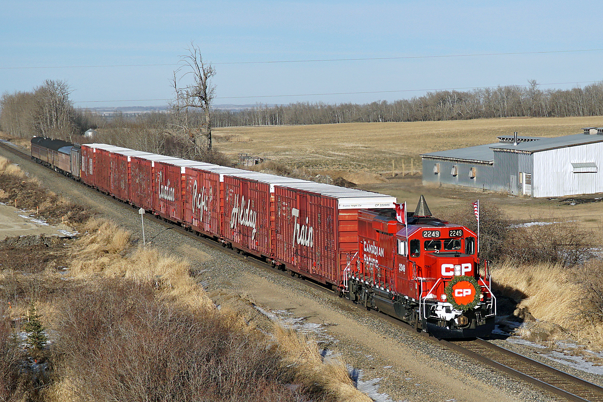 Railpictures.ca - colin arnot Photo: GP20C-ECO CP 2249 heads the CP holiday Train south through ...