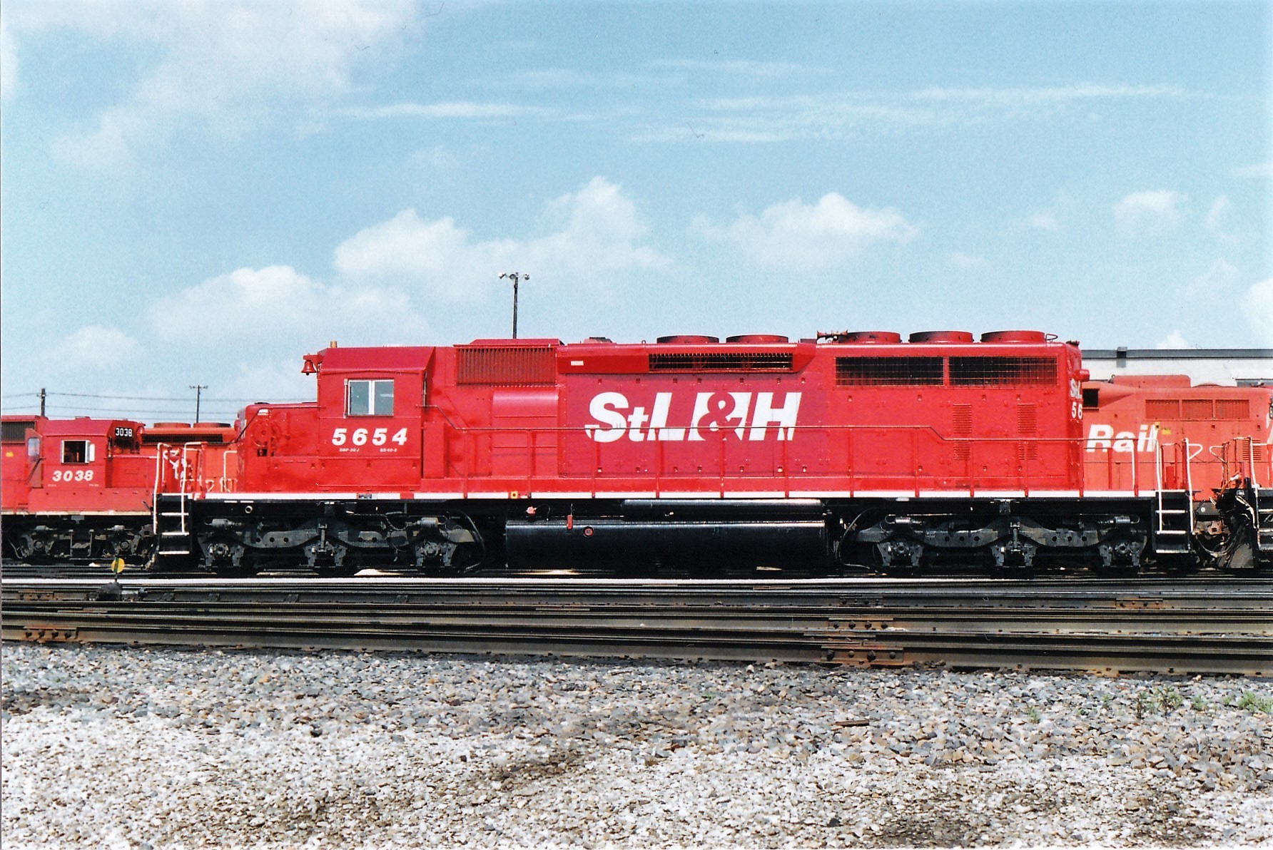 Railpictures.ca - Paul Santos Photo: The first locomotive painted into the new eastern railway ...