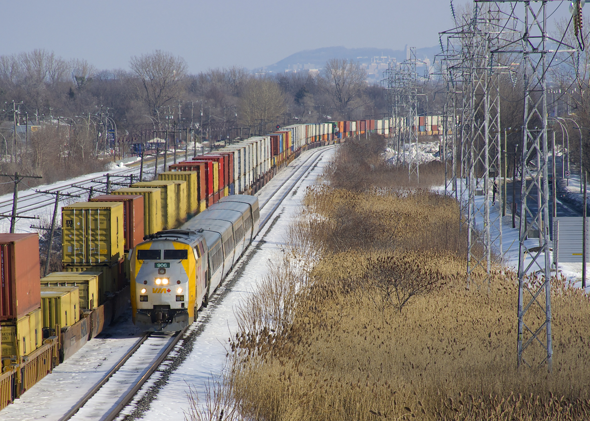 Railpictures.ca - Michael Berry Photo: VIA 65 with VIA 906 and 5 LRC cars is passing CN 149 ...