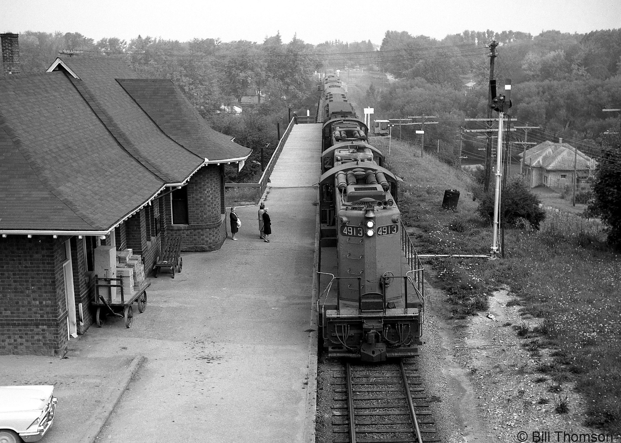 Railpictures.ca - Bill Thomson Photo: The jointly operated Canadian National / Grand Truck ...