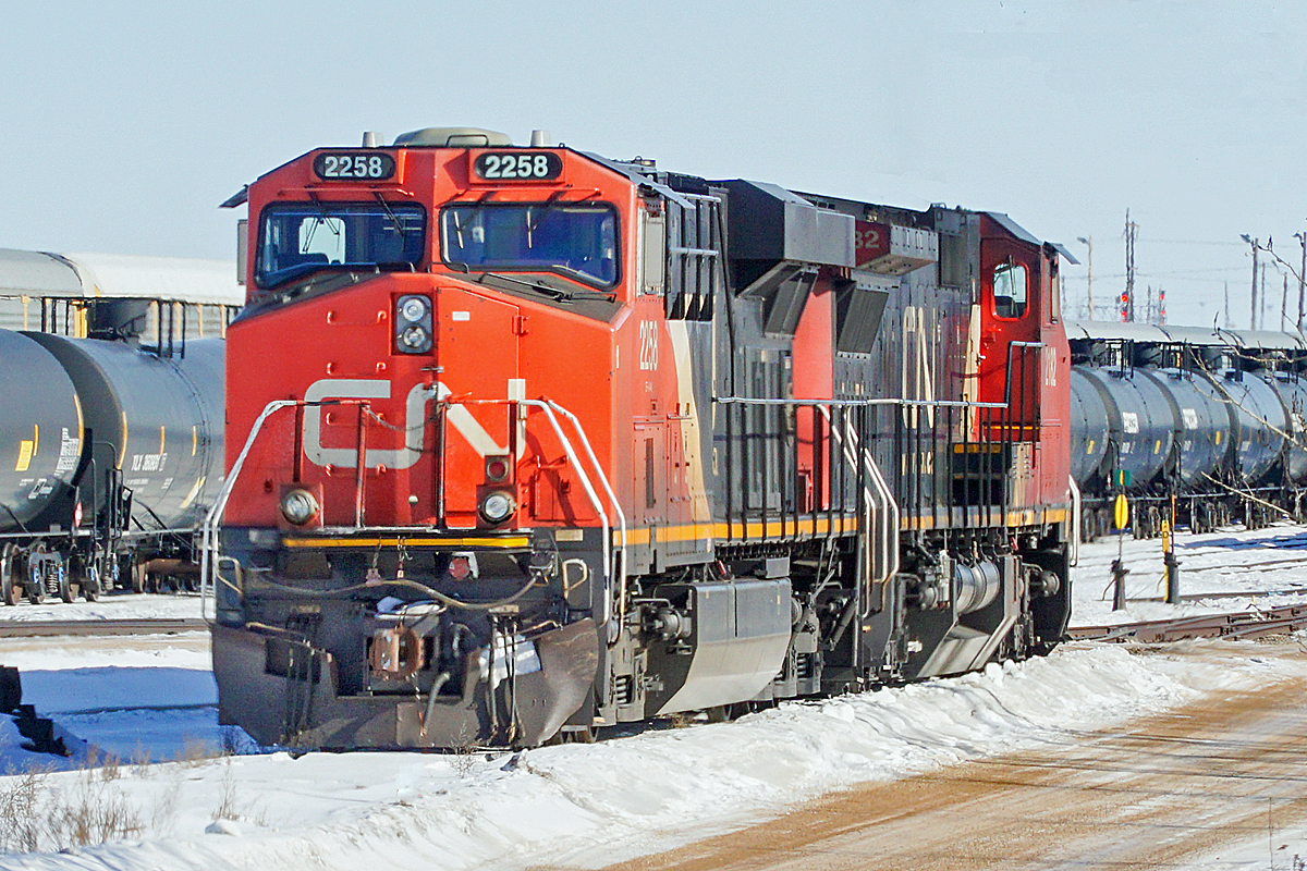 Railpictures.ca - colin arnot Photo: ES 44DC, CN 2258 and DASH 8-40CW, CN 2182 (Ex BNSF) parked ...