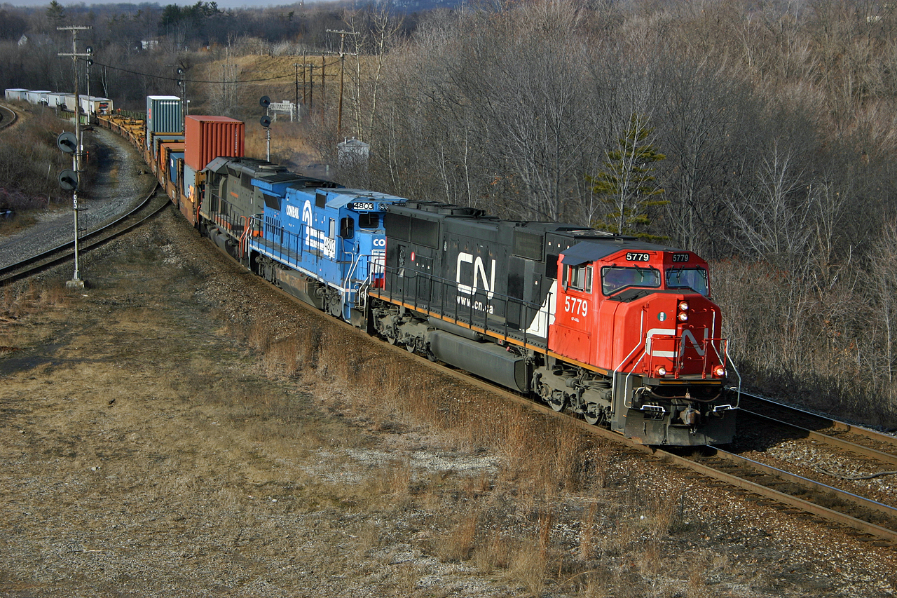 Railpictures.ca - Rob Eull Photo: CN 148 has just finished its descent of the Niagara Escarpment ...