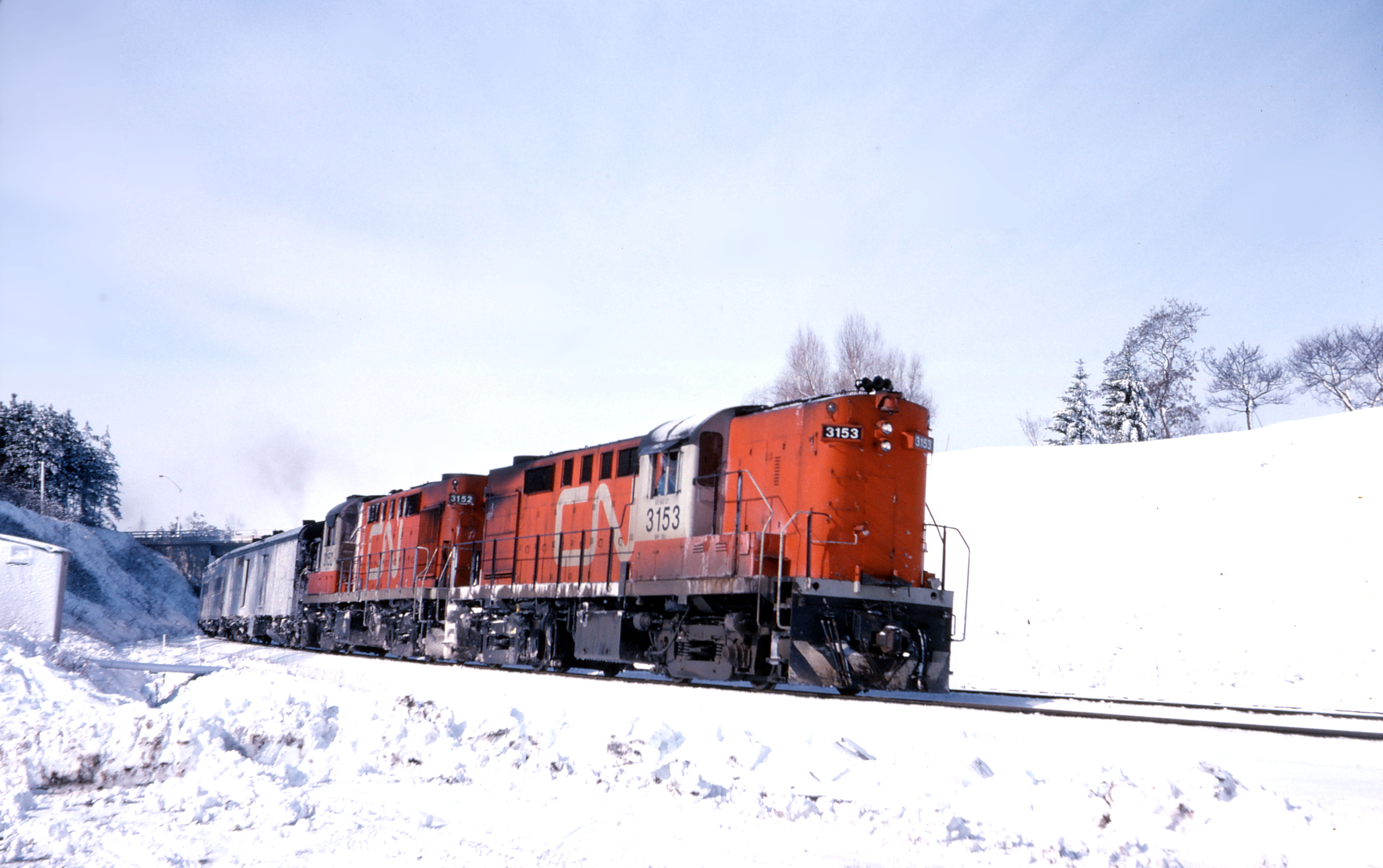 Railpictures.ca - John Eull Photo: On a bitterly cold day, CN RS18 3153 leads sister 3152 ...