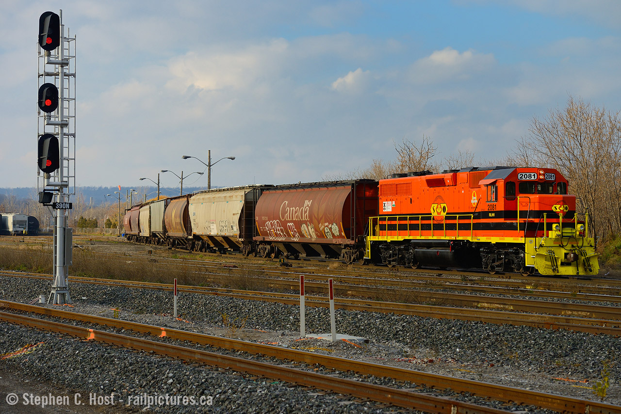 Railpictures.ca - Stephen C. Host Photo: In it’s second day of service RLHH 2081 is switching ...