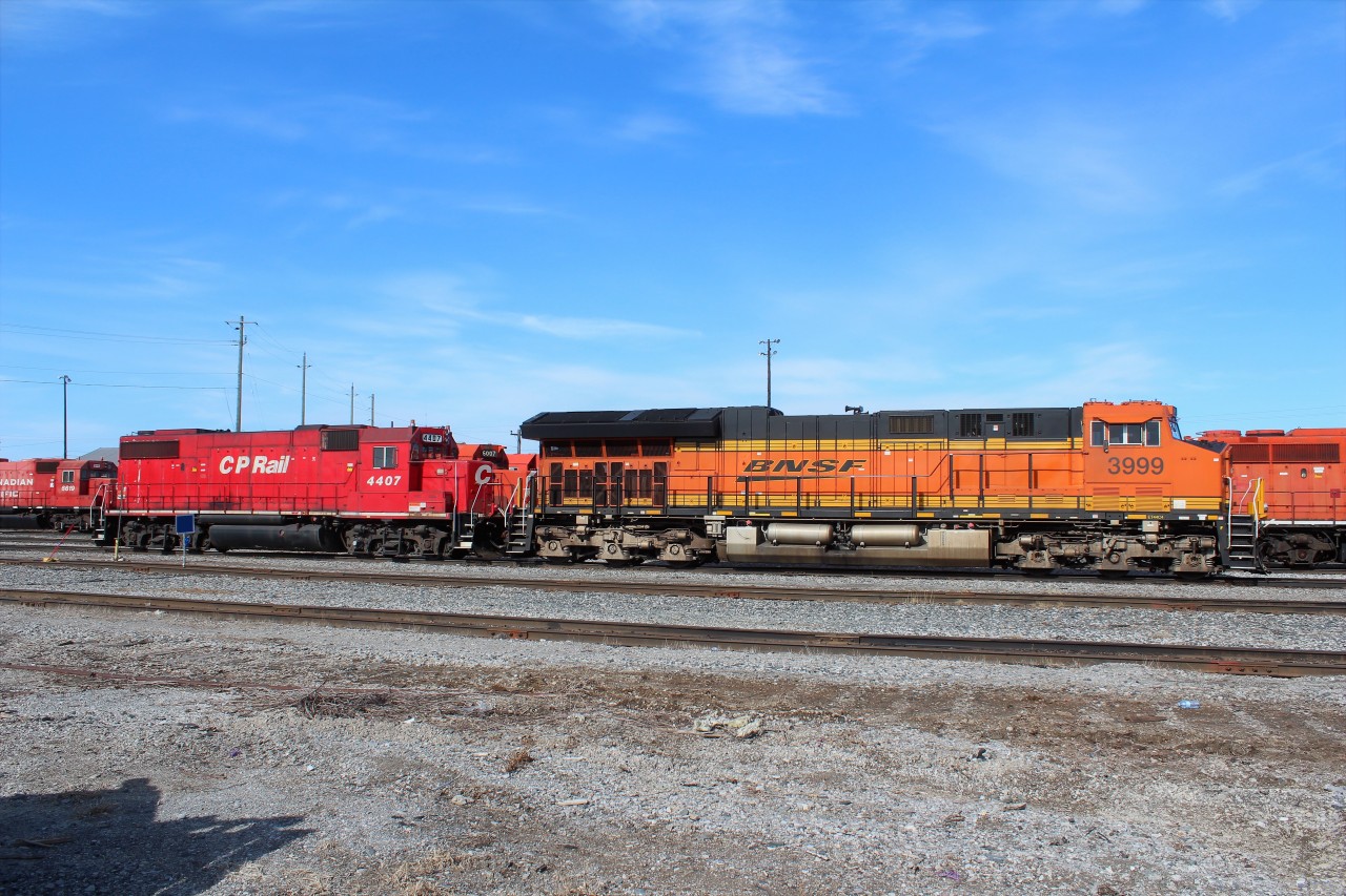 Railpictures.ca - Paul Santos Photo: BNSF 3999 a tier 4 engined ET44C4 (only 4 of the 6 axles ...