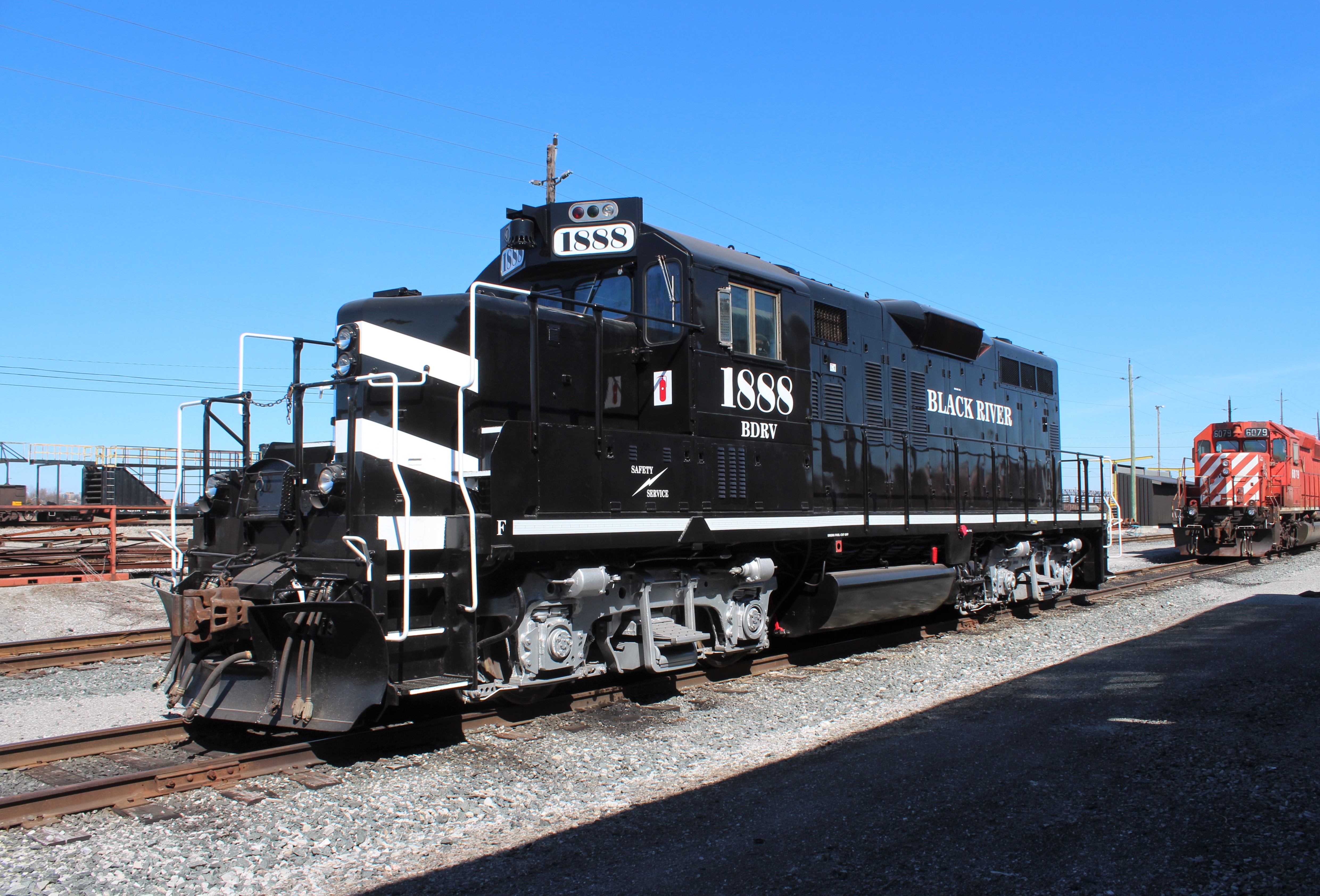 Railpictures.ca - Paul Santos Photo: Back in black ex CP 8249 fresh from being prepped at J&L ...