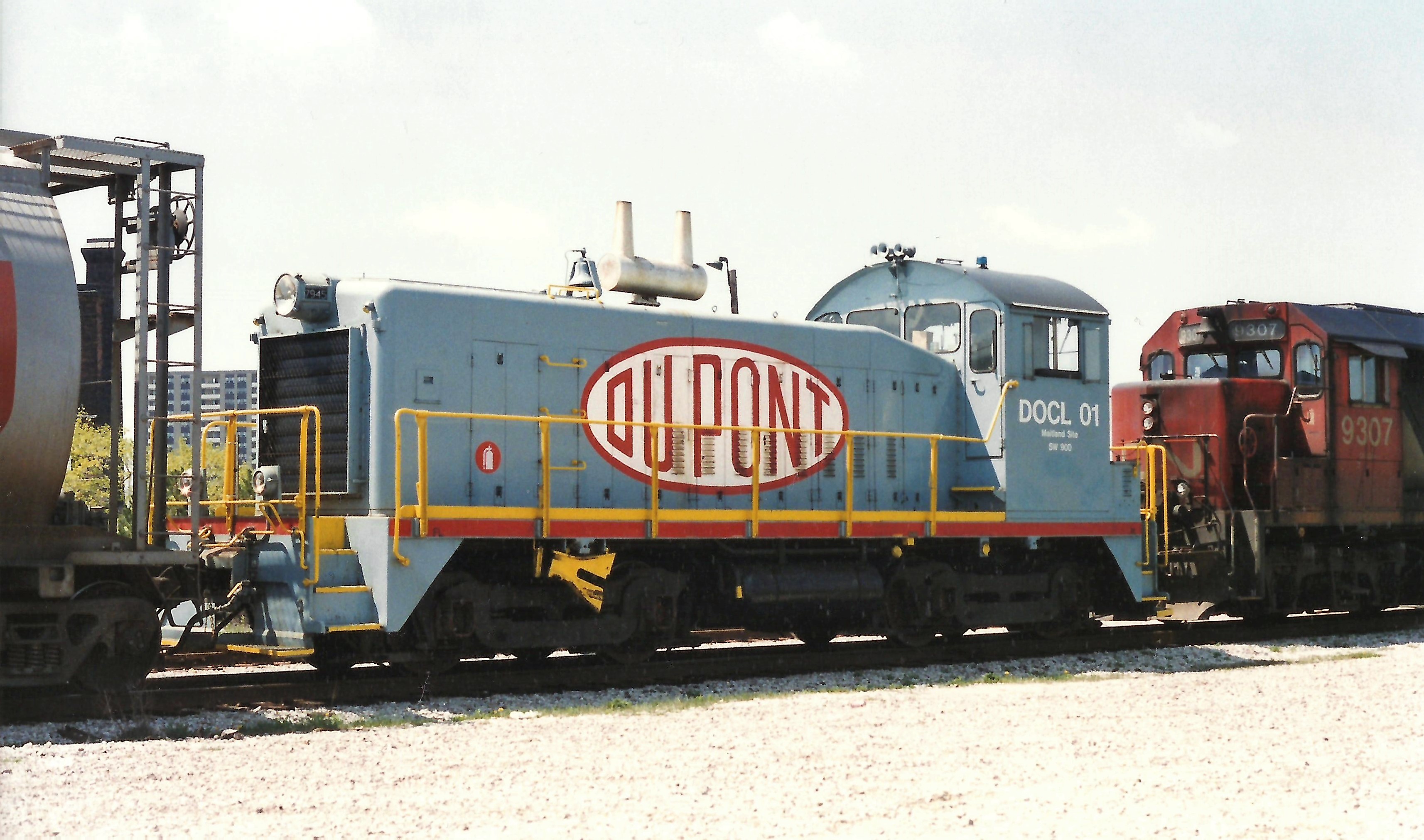 Railpictures.ca - Paul Santos Photo: Dupont SW900 being shipped on CN pauses in Parkdale. Photo ...