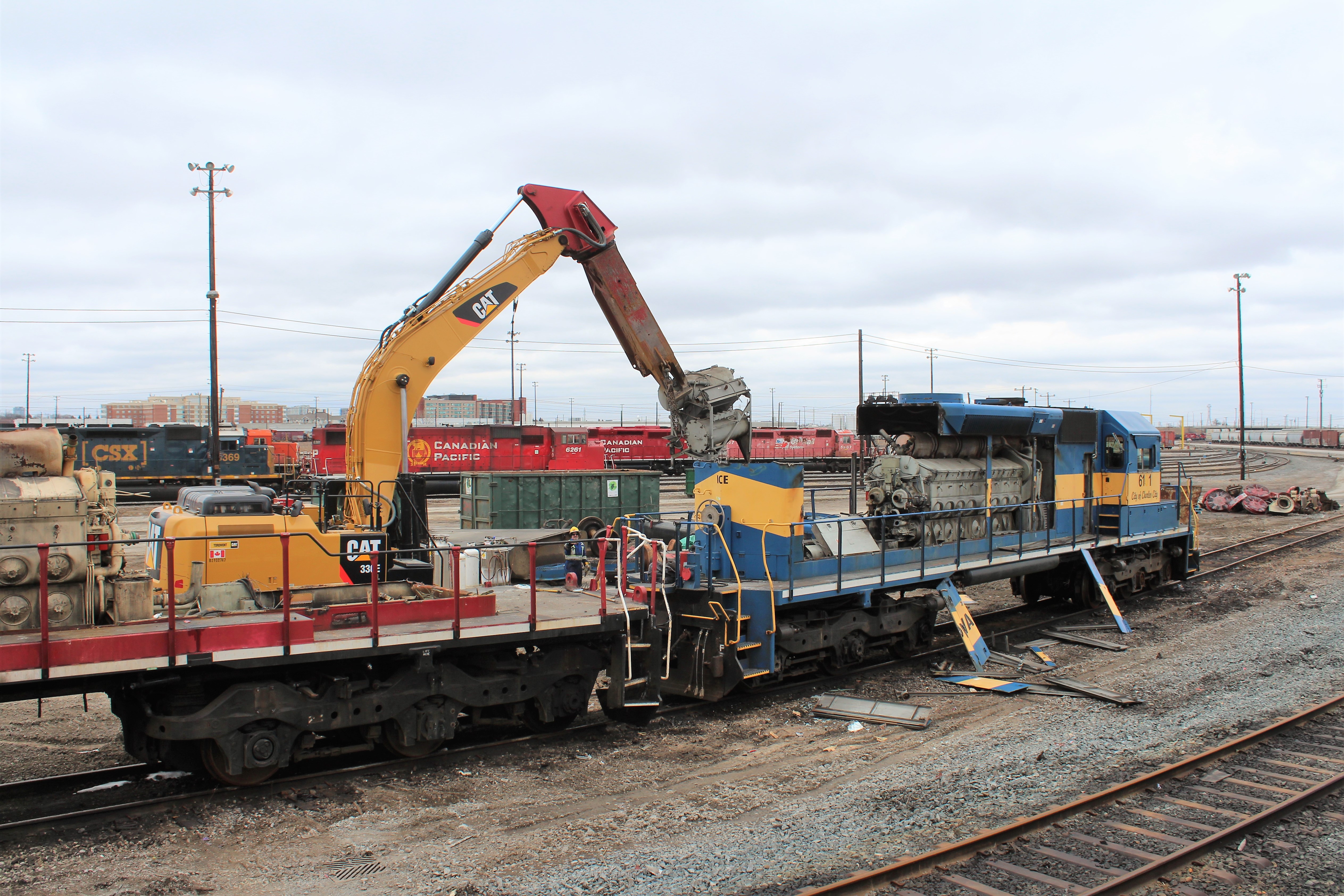 Railpictures.ca - Paul Santos Photo: ICE 6101 gets it’s equipment rack consisting of the lube ...