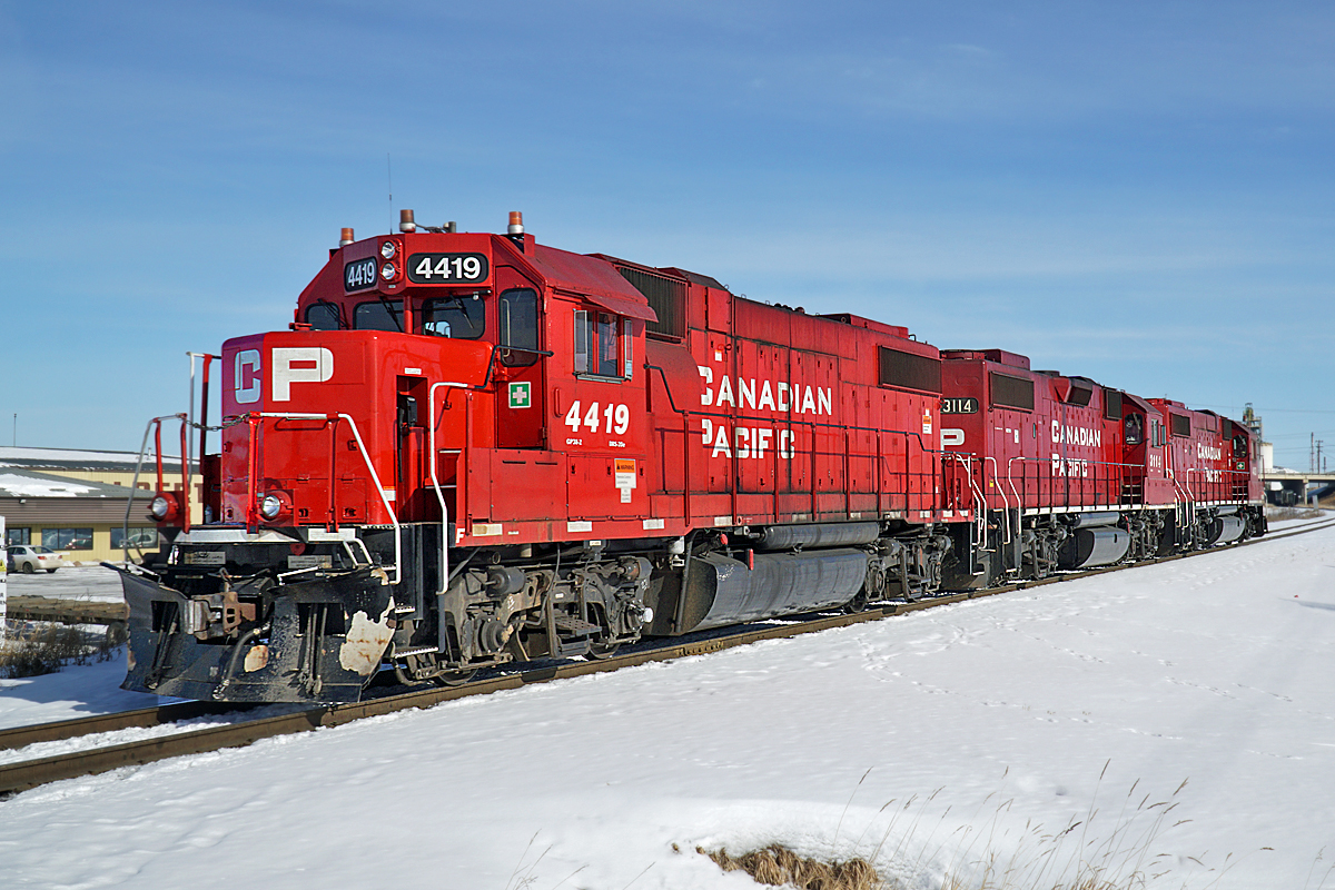 Railpictures.ca - colin arnot Photo: Running back to the yard light, after delivering tank cars ...