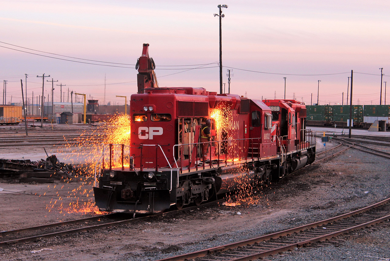 Railpictures.ca - Paul Santos Photo: Two “torchmen” are busy prepping CP 6602 for dismantling ...