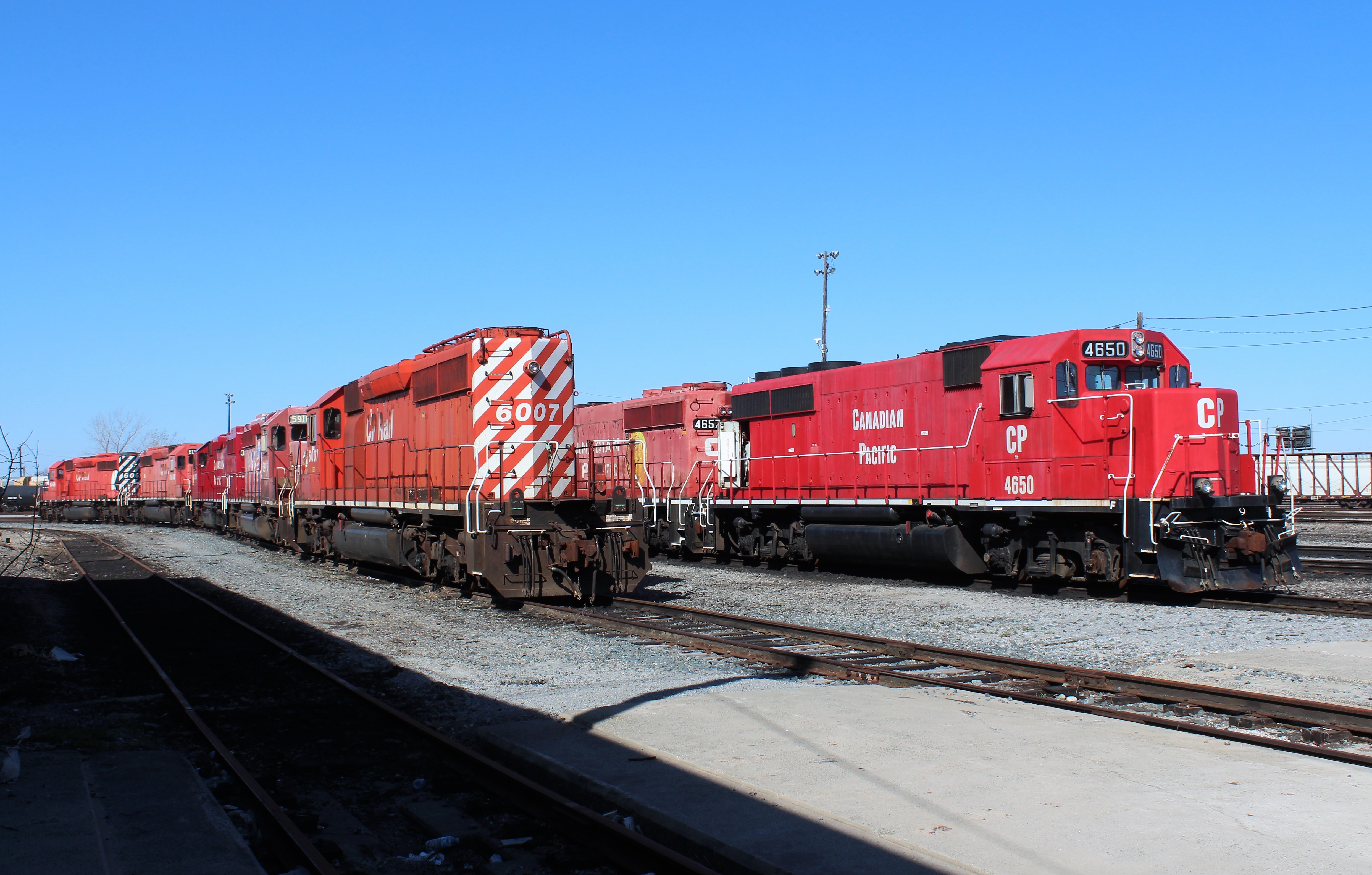 Railpictures.ca - Paul Santos Photo: Odd duckling GP40-2 #4650 has been moved into the clear ...