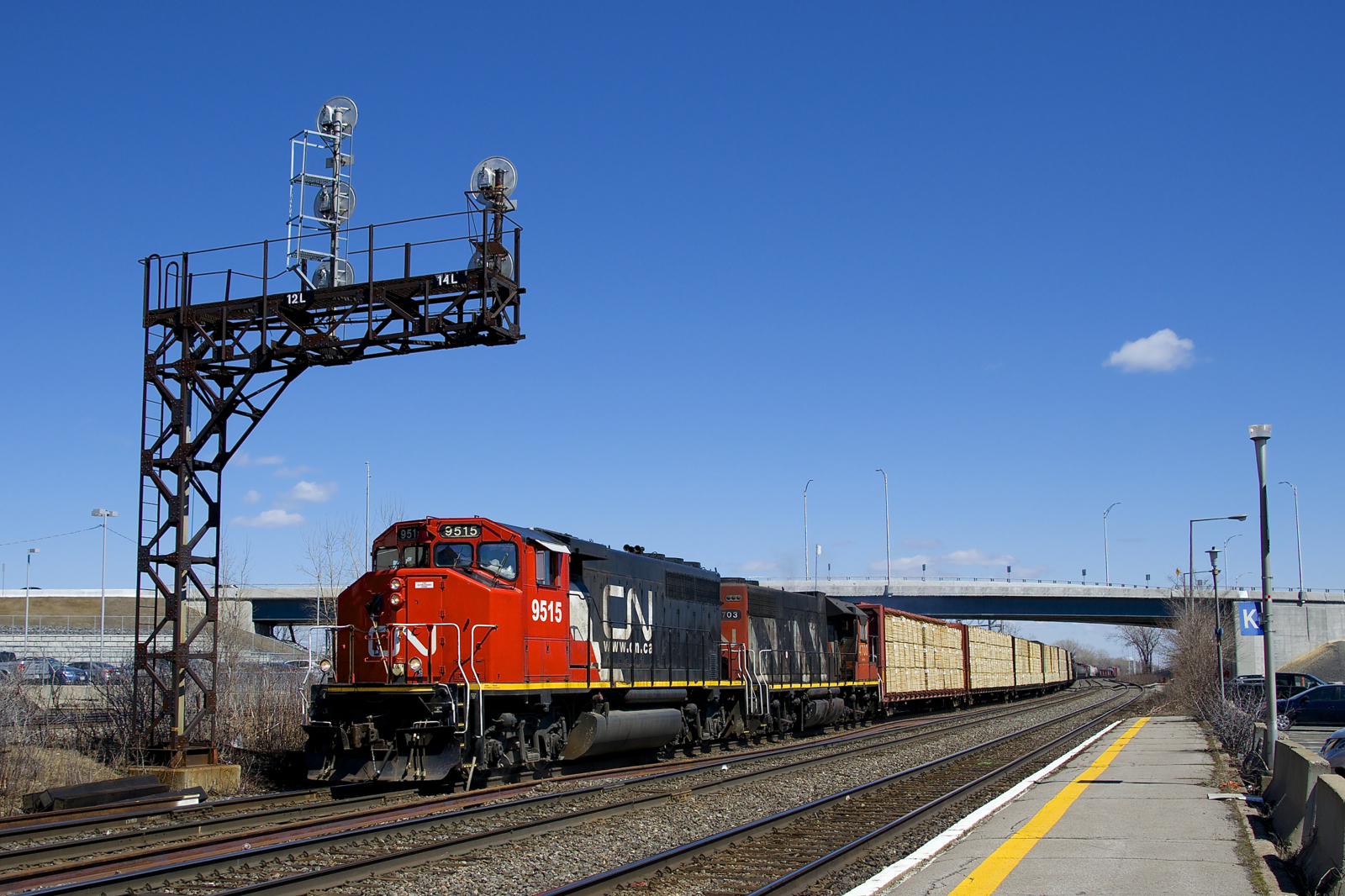 Railpictures.ca - Michael Berry Photo: CN 9515 & CN 4703 lead CN 585 under a signal gantry at ...