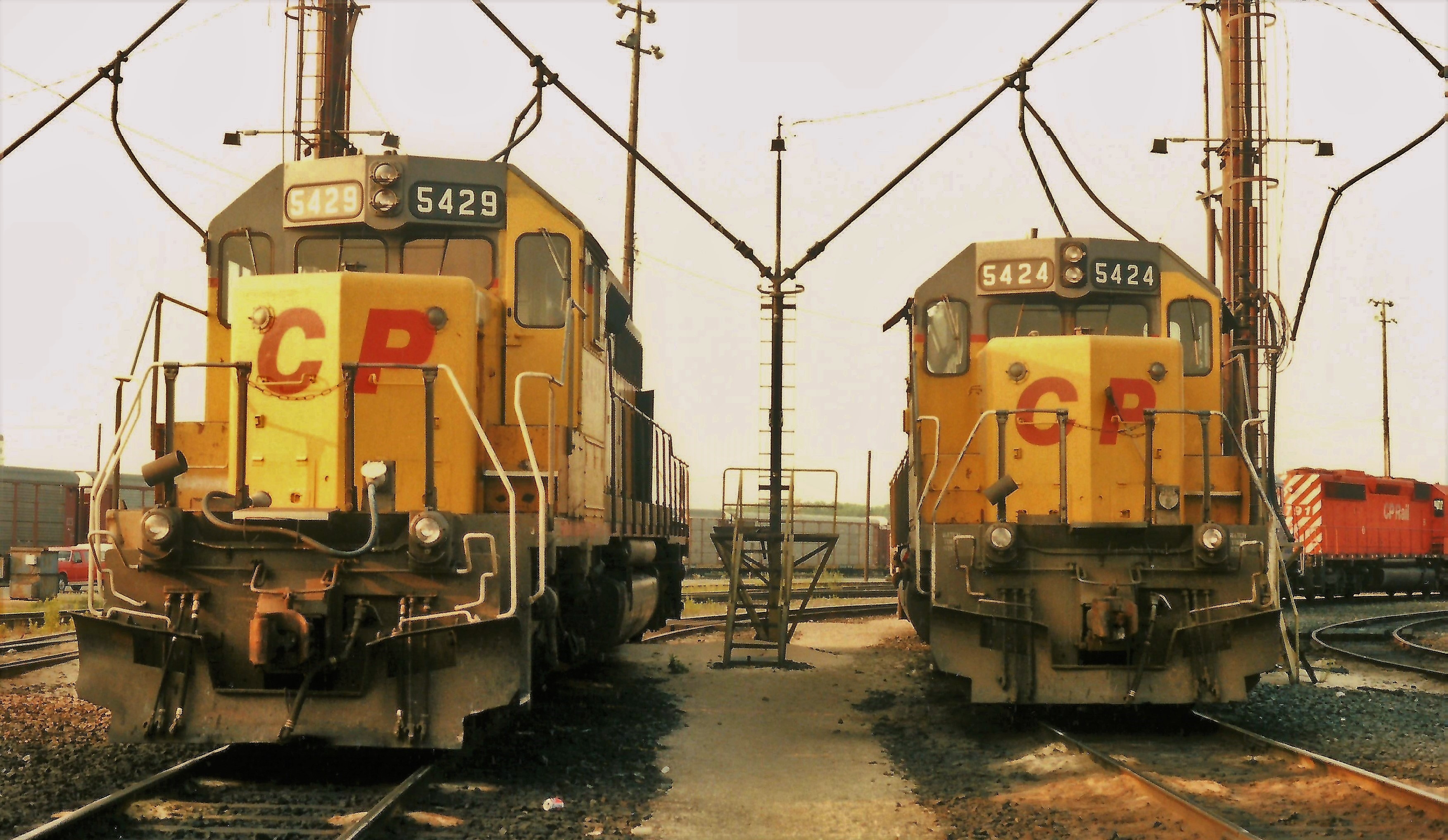 Railpictures.ca - Paul Santos Photo: A pair of ex Missouri Pacific/Union Pacific/GATX SD40-2′s ...