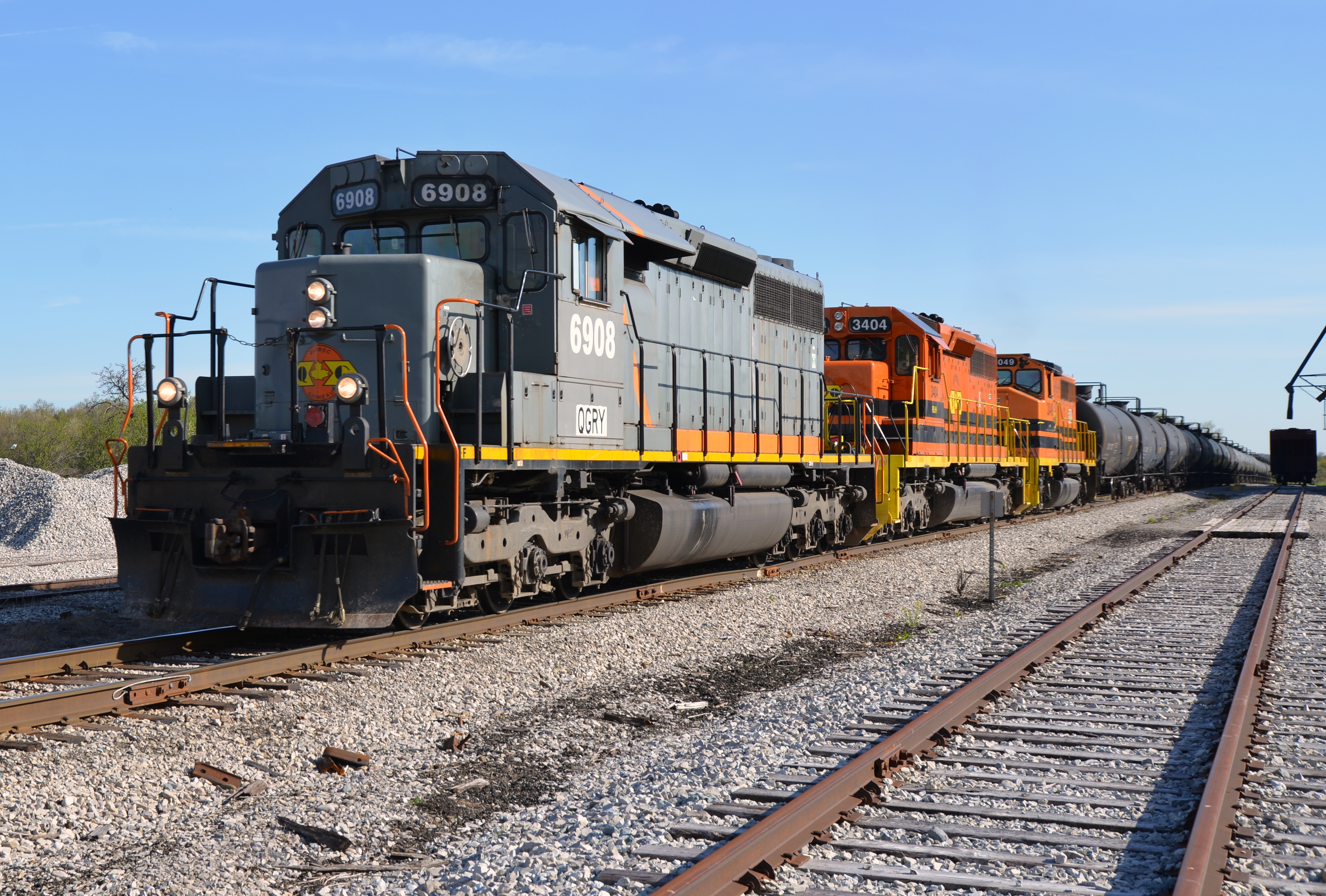 Railpictures.ca - Glenn Cherry Photo: A visitor to the South Coast is on the point as RLHH 595 ...