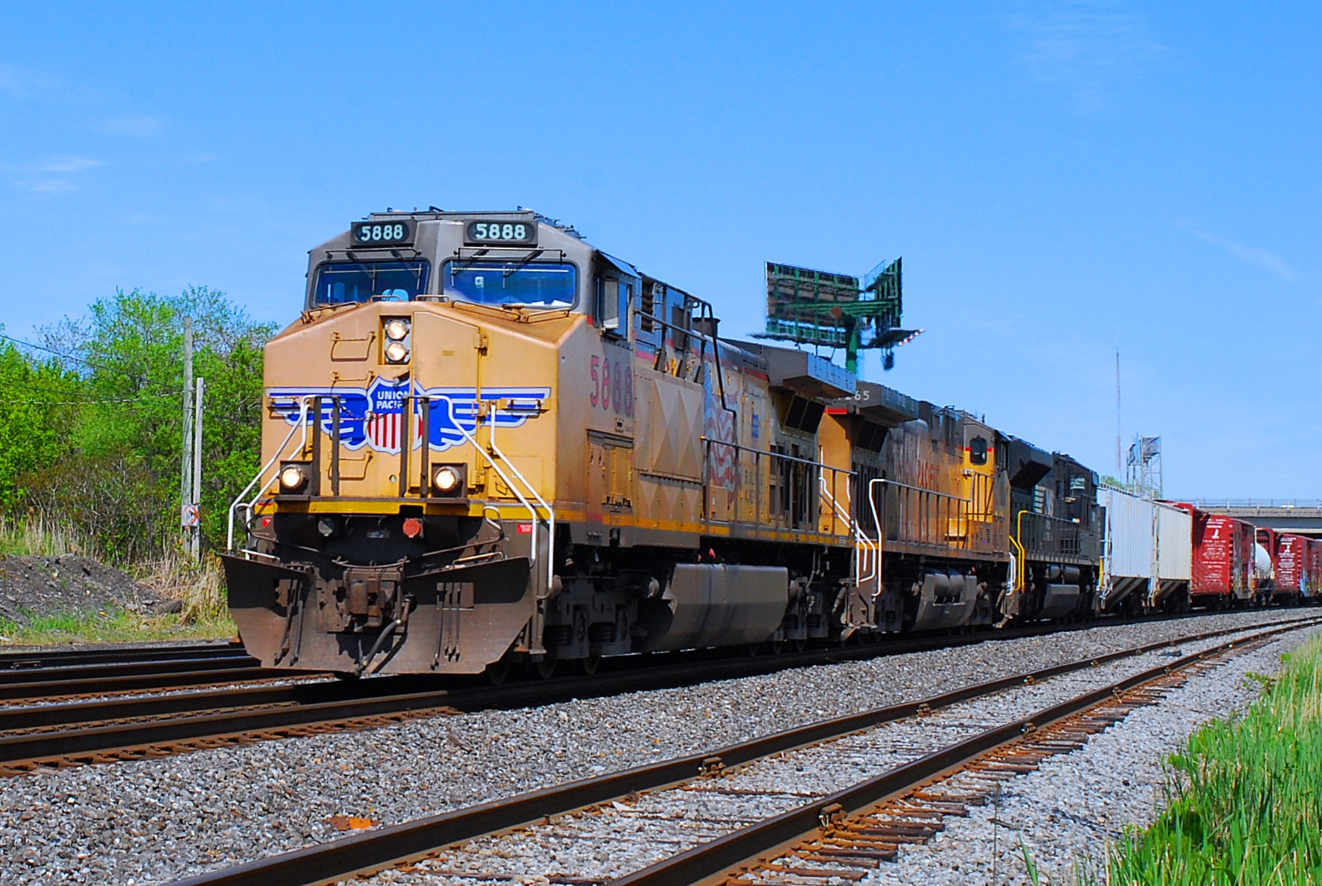 Railpictures.ca - Jean-Pierre Brossard Photo: UP-5888 and UP-7265 both AC-44CW and NS-1149 SD-70 ...