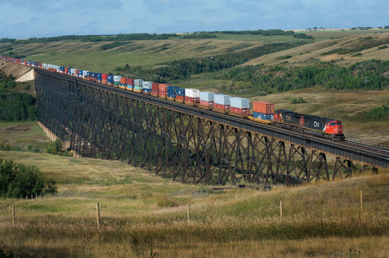 Railpictures.ca - Matt Watson Photo: CN 102 makes it’s way across the 2775 ft Fabyan trestle ...