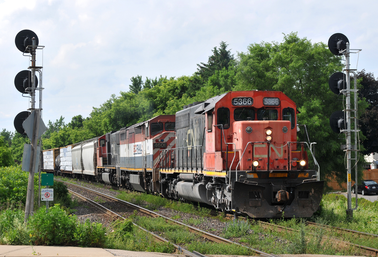 Railpictures.ca - James Gardiner Photo: CN 5366, BCOL 4601, and CN 5758, leading train 398 ...