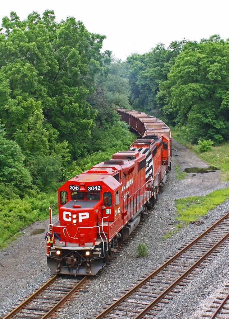 Railpictures.ca - Mark MacCauley Photo: After making their way down the grade into Hamilton ...