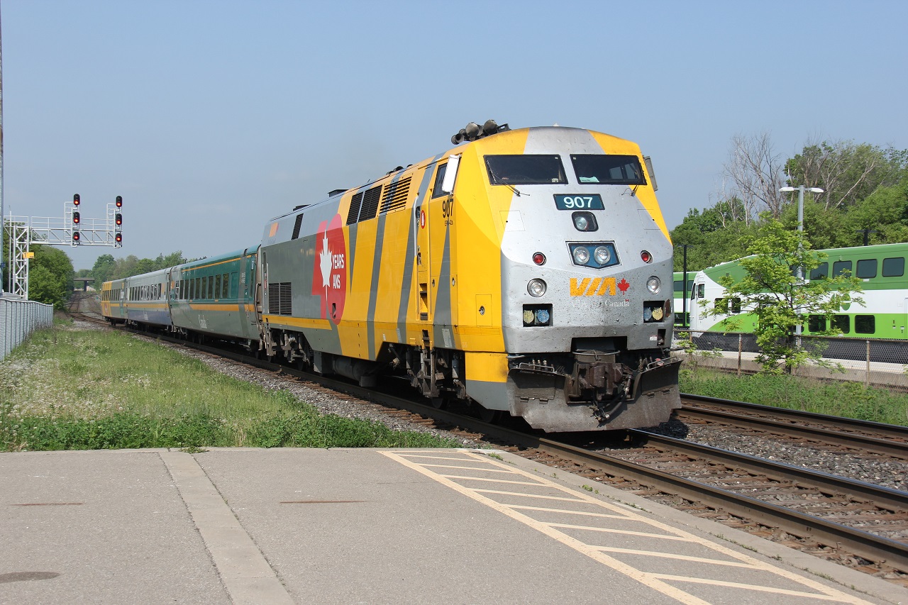 Railpictures.ca - Kevin Flood Photo: VIA 907 leading train 84, in the 40th Anniversary wrap ...