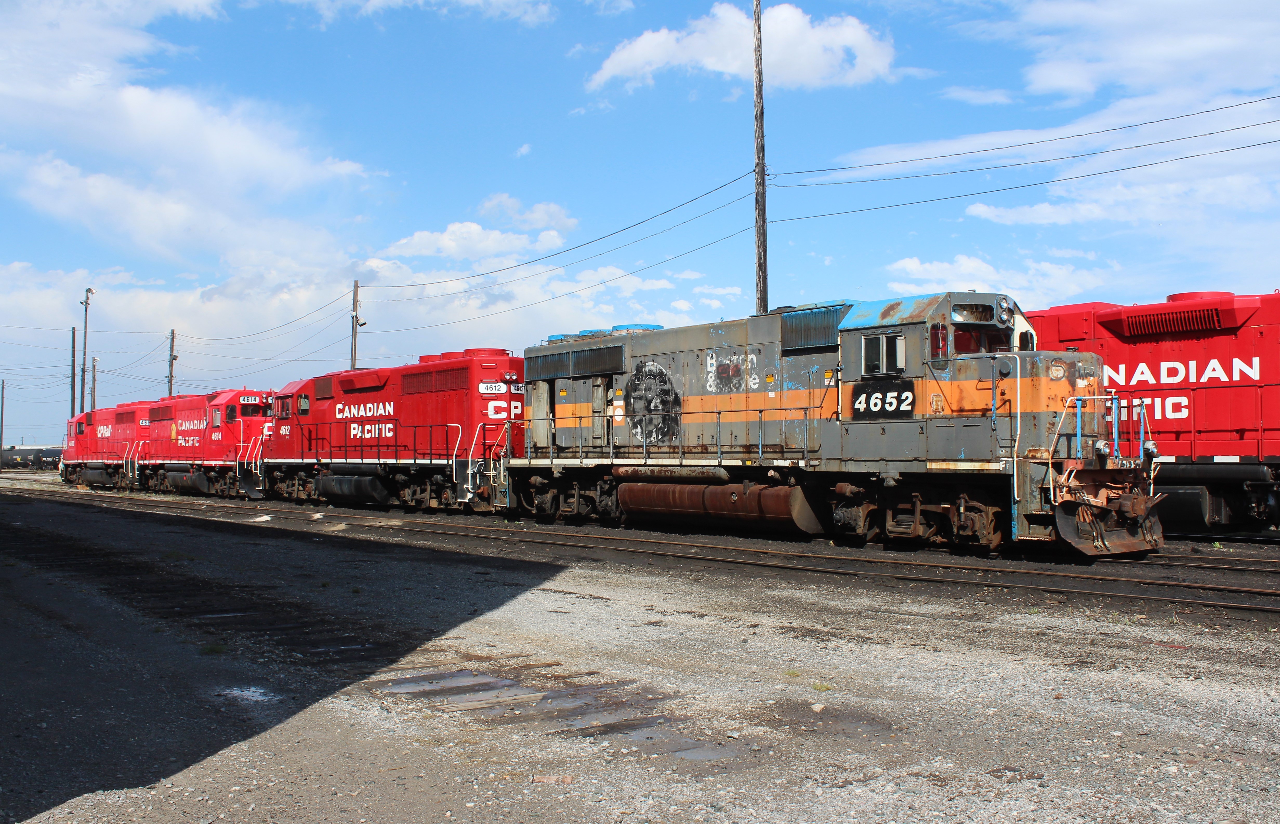 Railpictures.ca - Paul Santos Photo: Quartet of stored GP40-2/GP40 models including 4652 ...