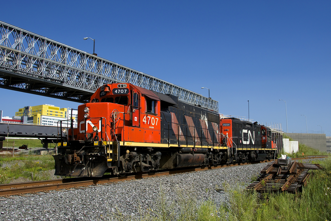 Railpictures.ca - Michael Berry Photo: CN 4707 & CN 7054 are leaving the Turcot Holding Spur ...